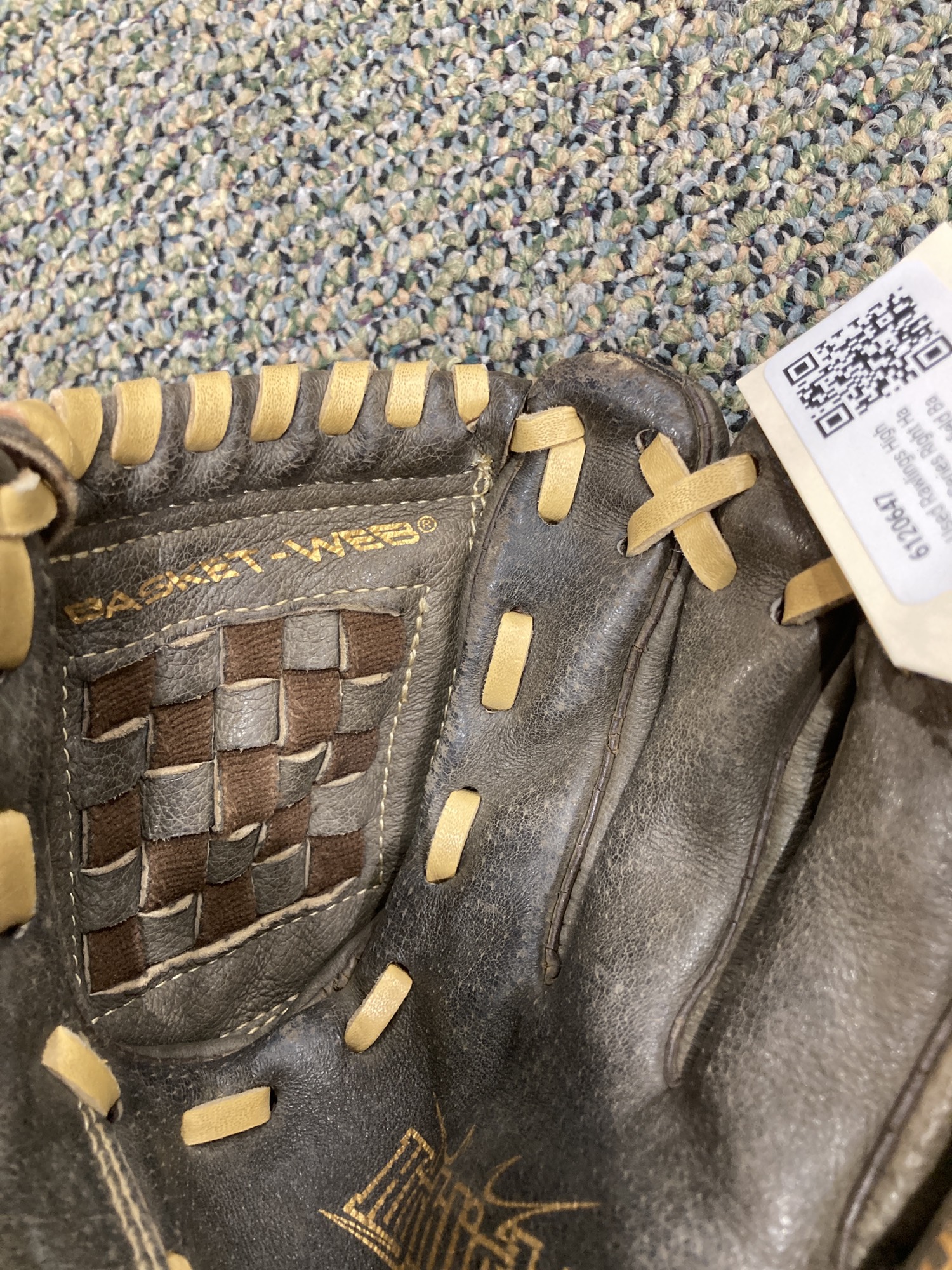 Used Rawlings Highlight Series Right Hand Throw Infield Baseball Glove 10" | SidelineSwap