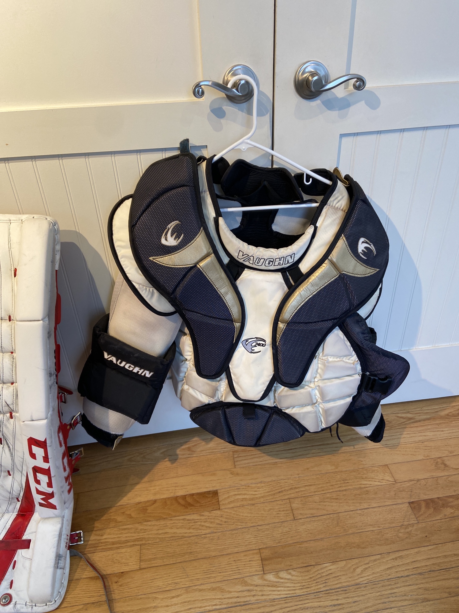 Vaughn Velocity 7400 chest protector | SidelineSwap