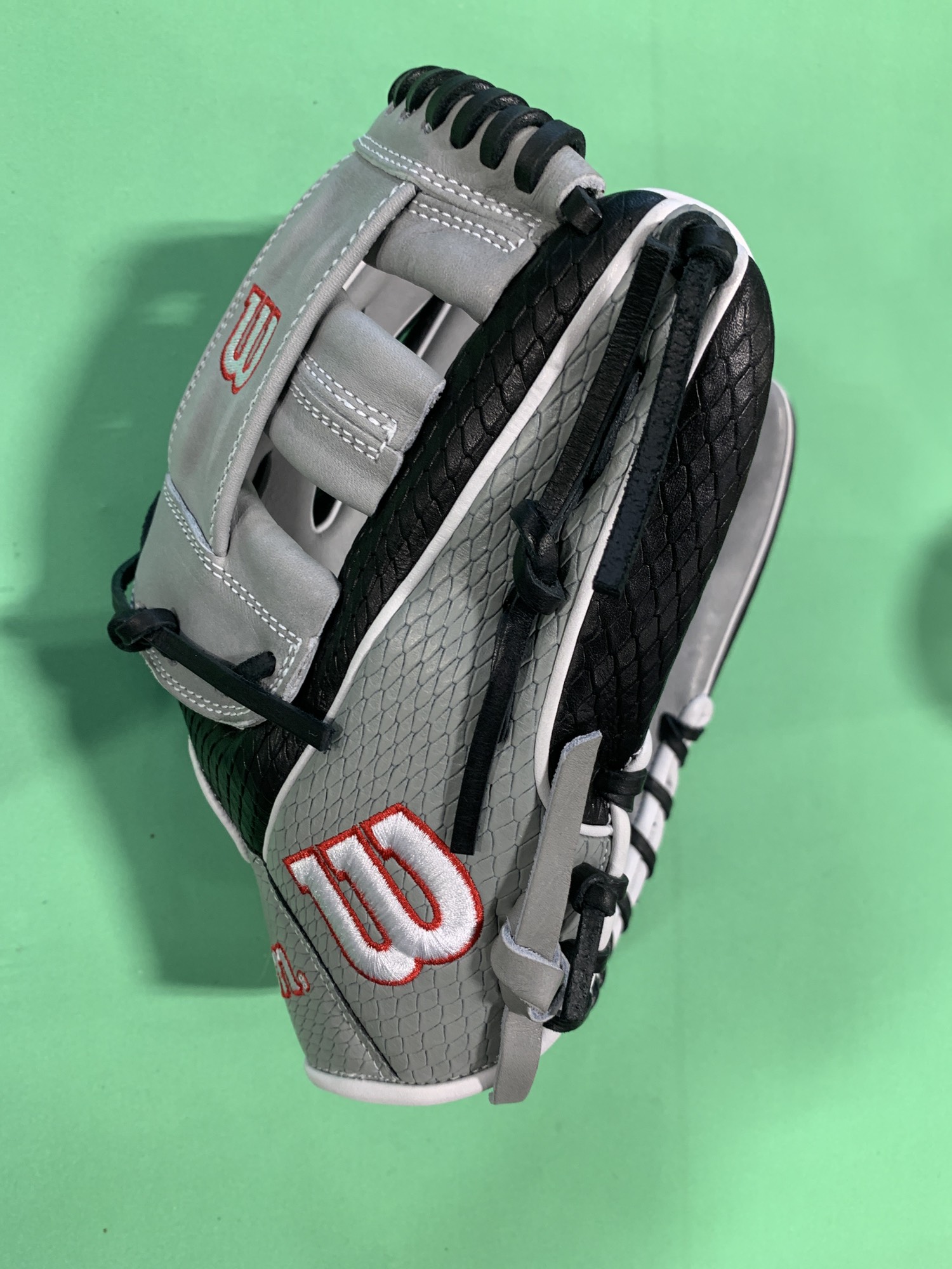 New Wilson A2000 Right-Hand Throw Infield Baseball Glove (11.5 ...