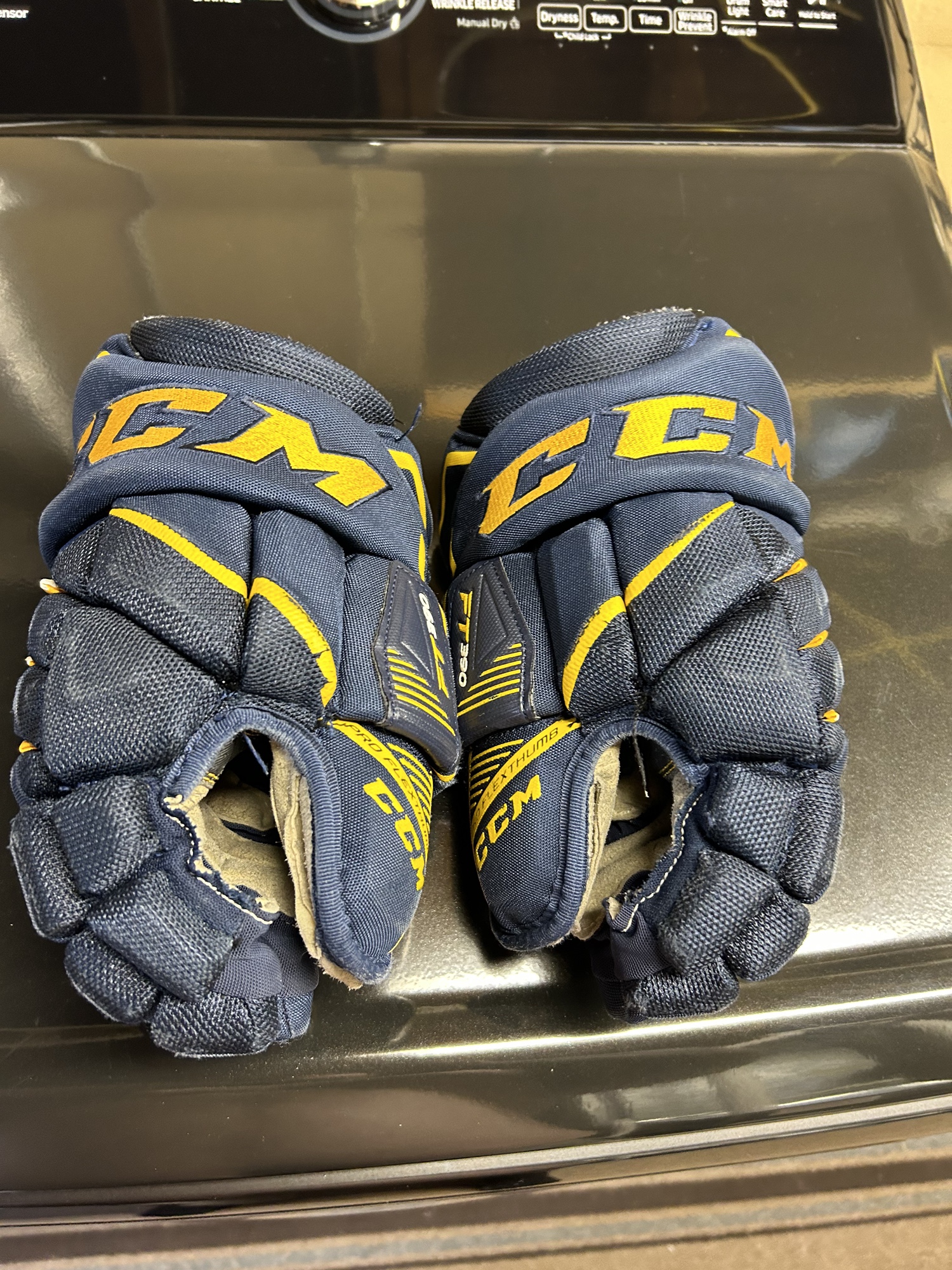 CCM 13" JetSpeed FT390 Gloves | SidelineSwap