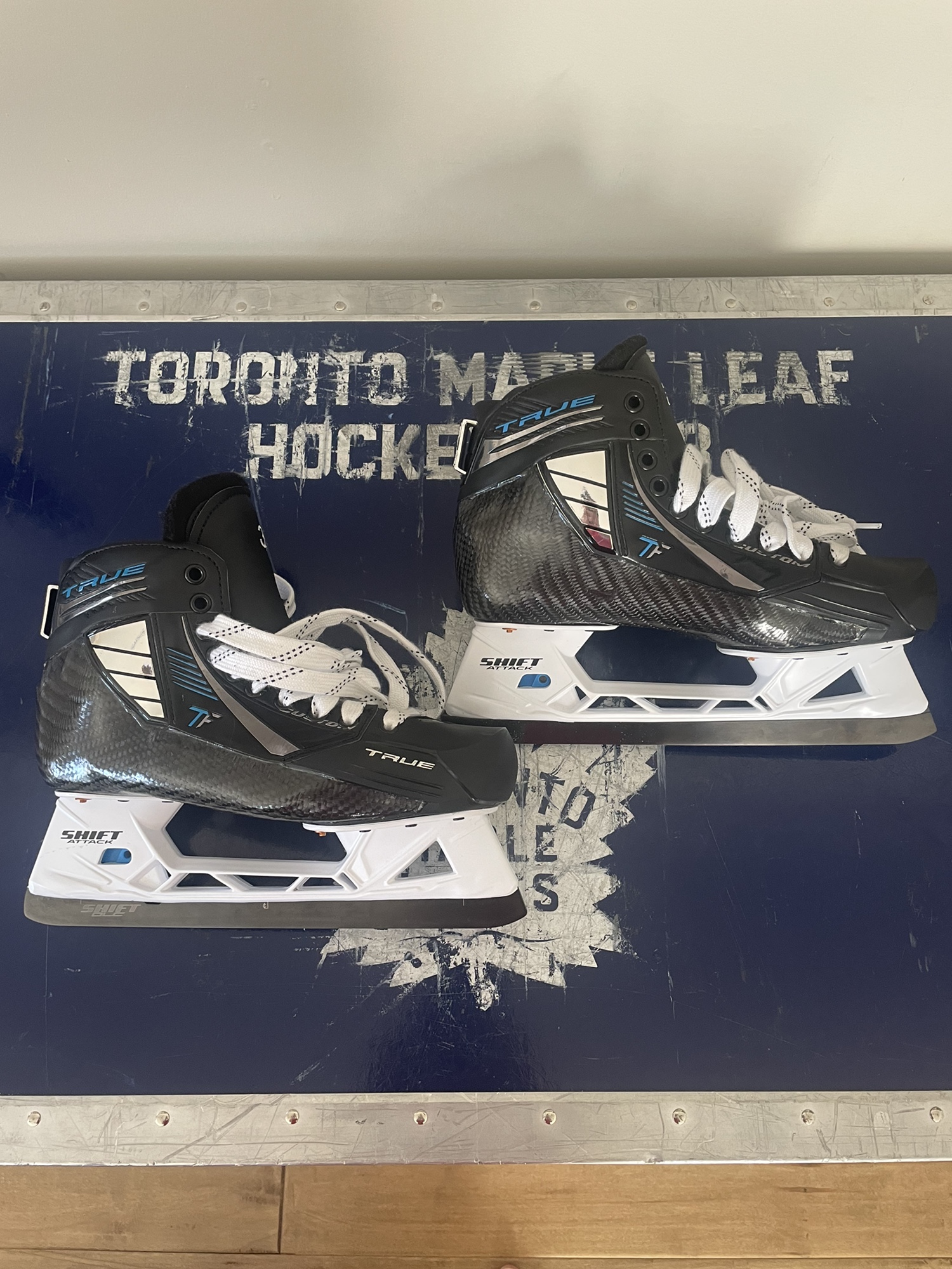 Brand New Pro Stock True TF Pro Custom 2 Piece Goalie Skates Size 9 ...
