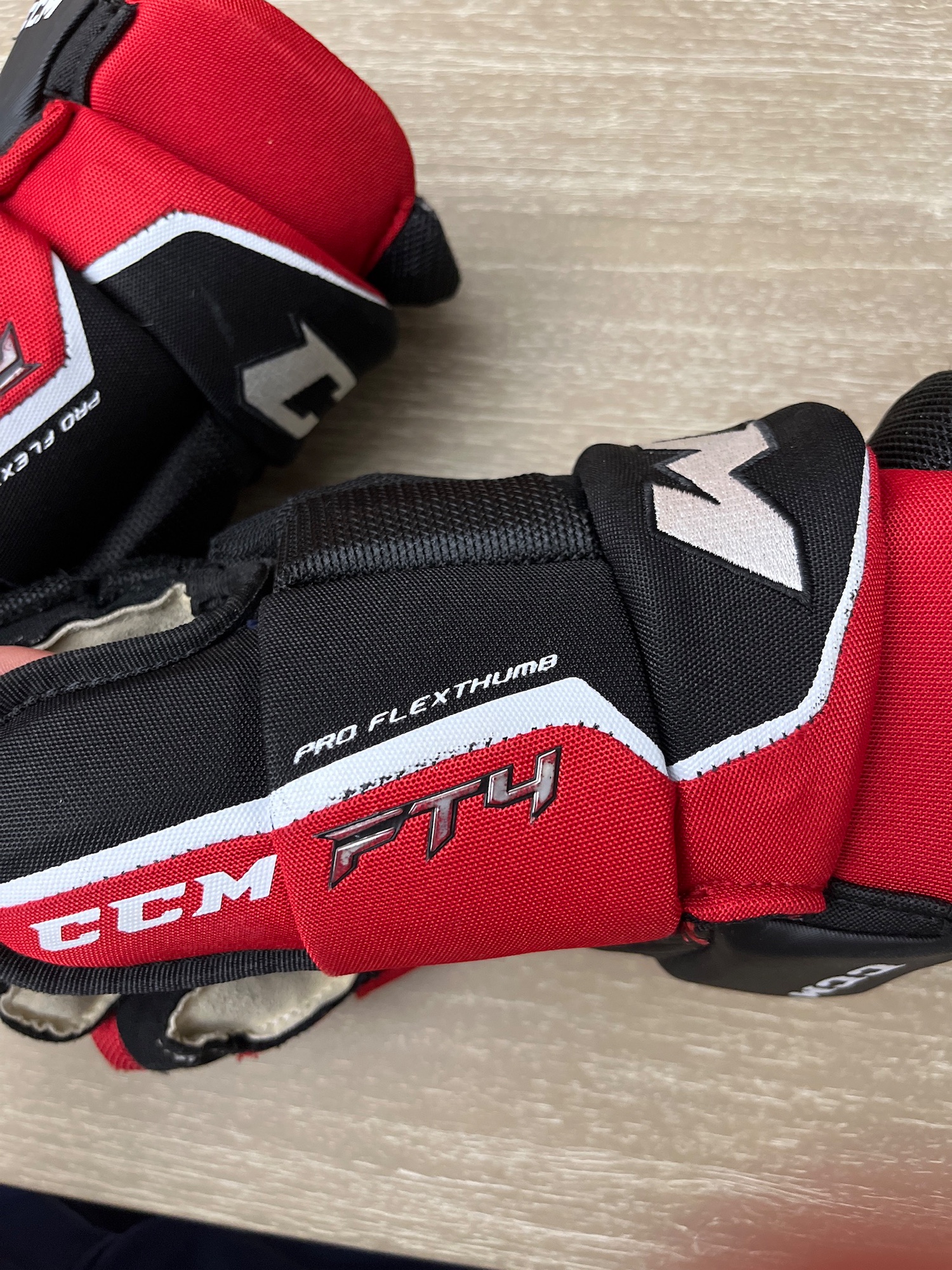 CCM 14" Jetspeed FT4 Gloves | SidelineSwap