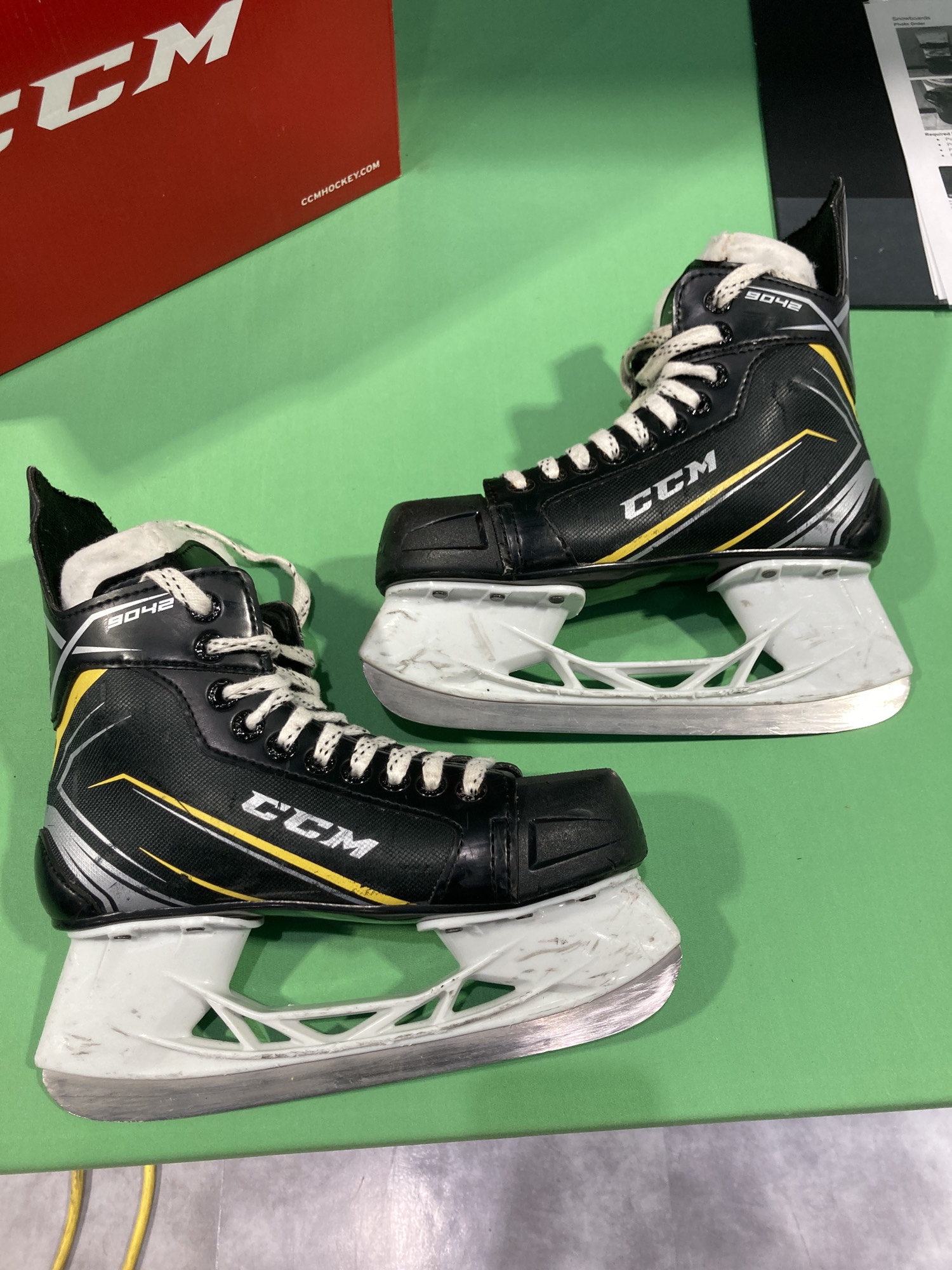 Junior Used CCM Tacks 9042 Hockey Skates D&R (Regular) 4.0 | SidelineSwap