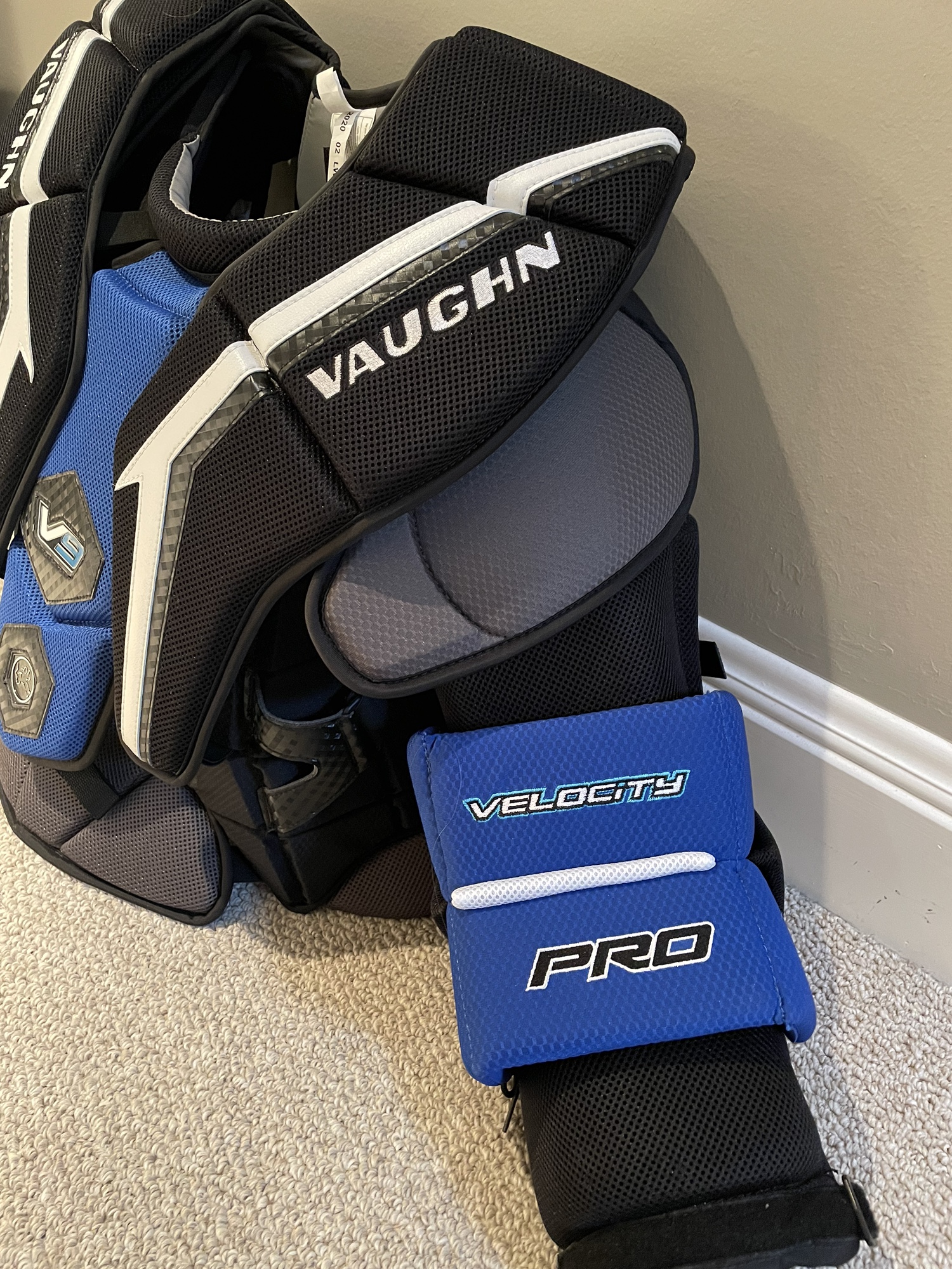New Medium Vaughn Velocity V9 Goalie Chest Protector | SidelineSwap
