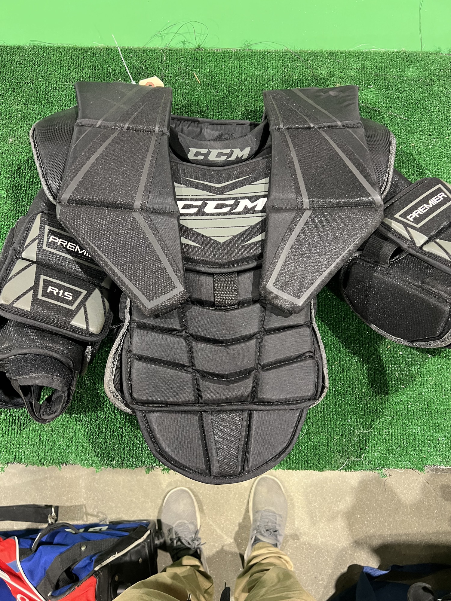 Used Junior Large/Extra Large CCM Premier R1.5 Goalie Chest Protector ...
