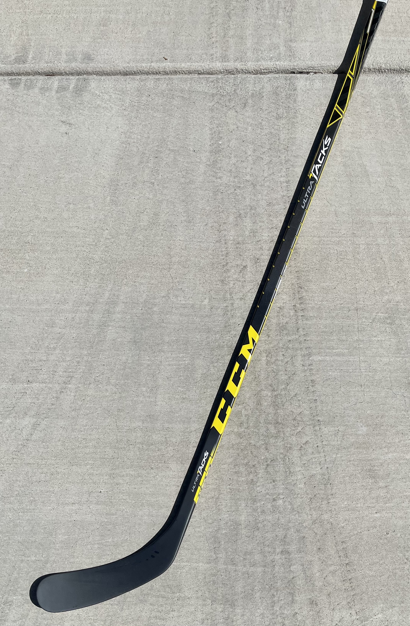 Pro Stock CCM Ultra Tacks RH 100 Flex P90 | SidelineSwap
