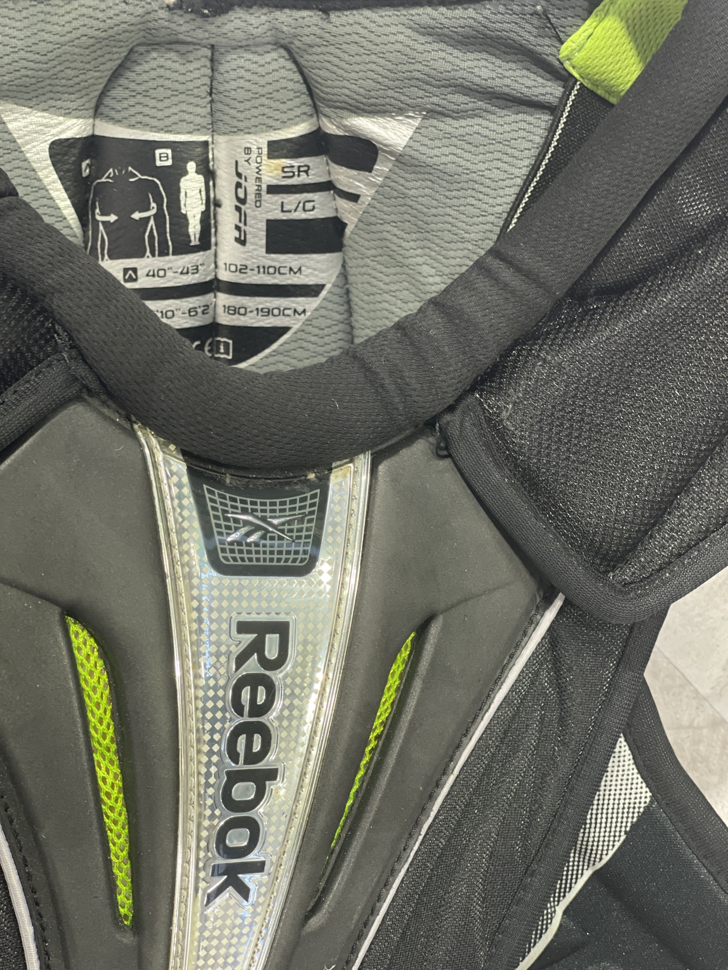 Used Senior Large Reebok 9K Shoulder Pads | SidelineSwap