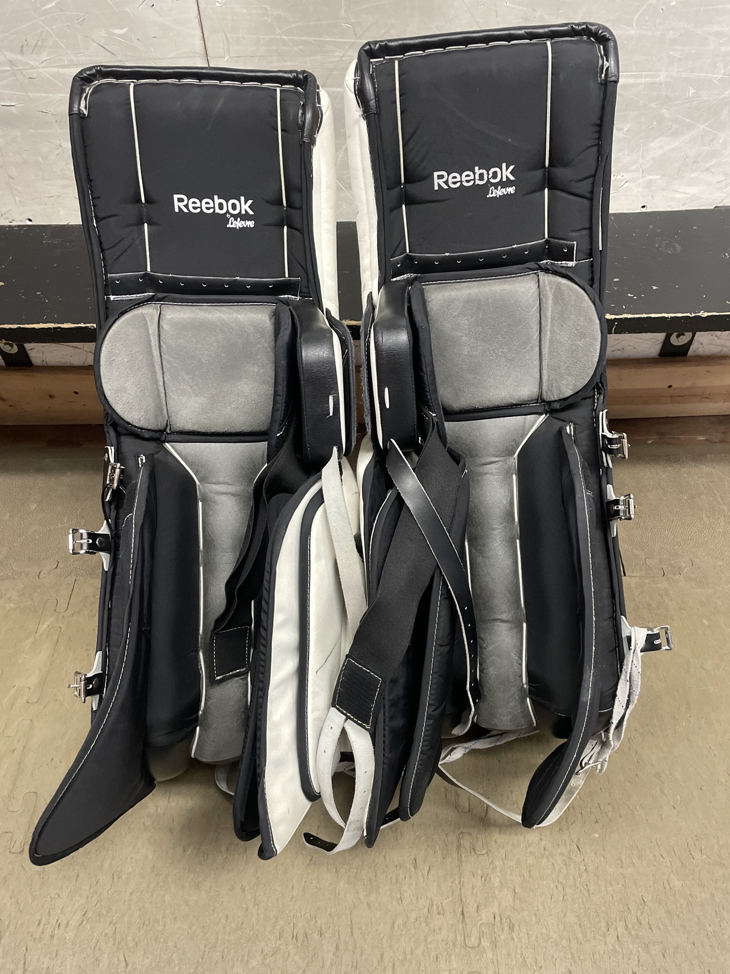 35" Reebok Premier 4 Pro Goalie Leg Pads - Martin Jones | SidelineSwap