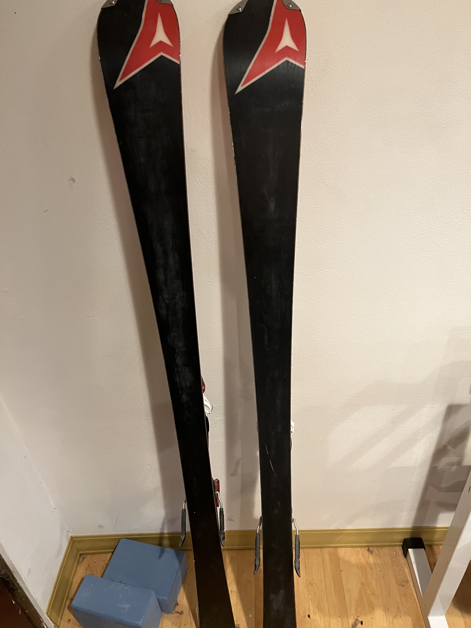 Used 160 cm Atomic Slalom Skis With Bindings | SidelineSwap