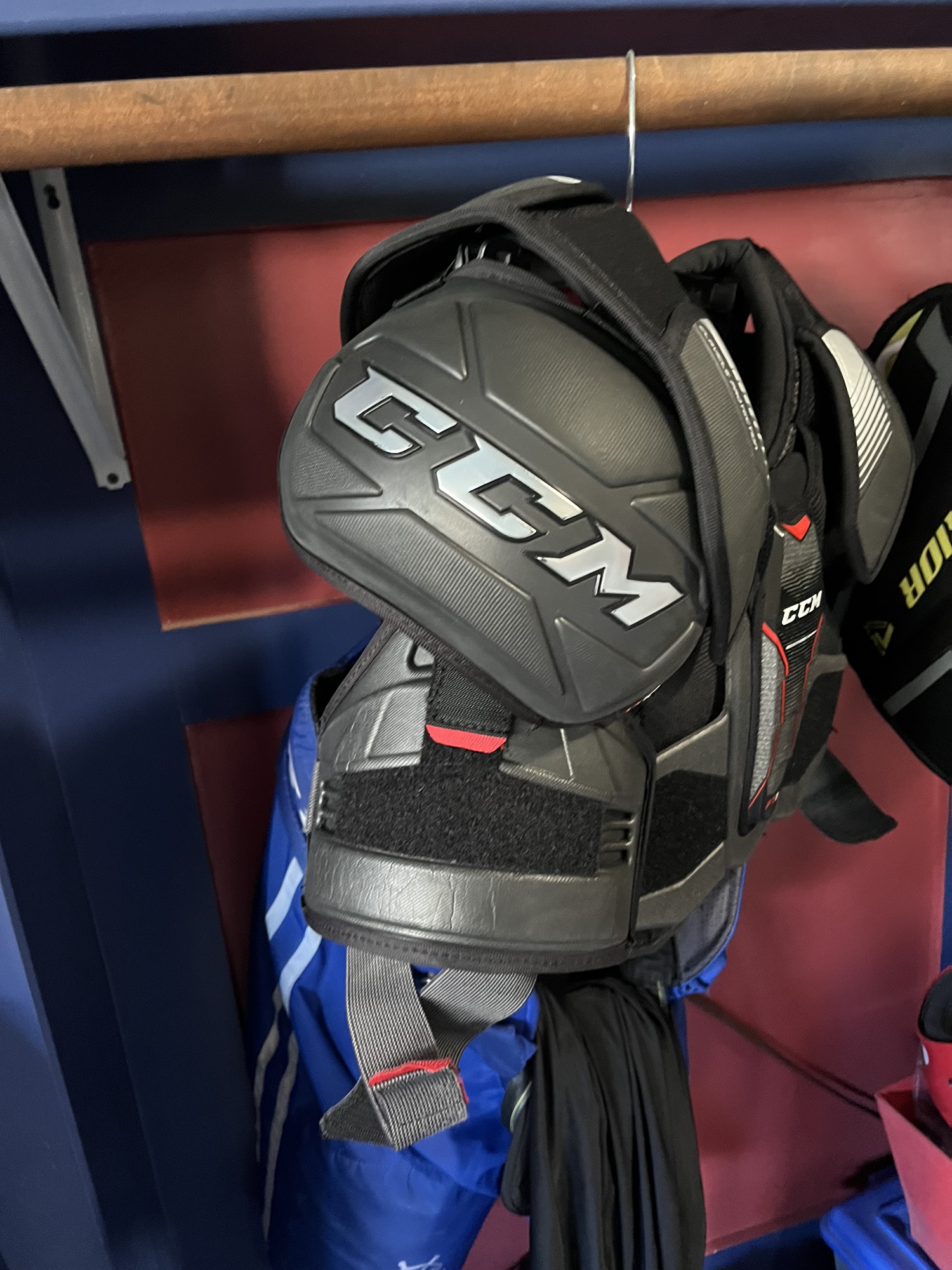 New Medium CCM Pro Stock JetSpeed FT1 Shoulder Pads | SidelineSwap