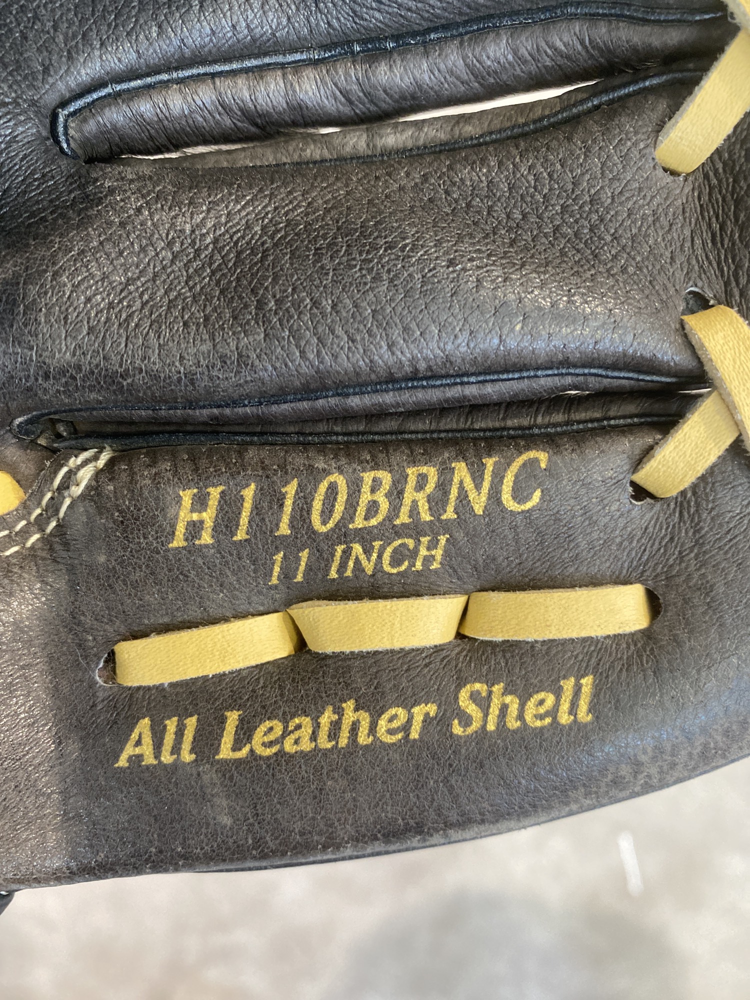 Used Rawlings Highlight Series Right Hand Throw Baseball Glove 11" | SidelineSwap