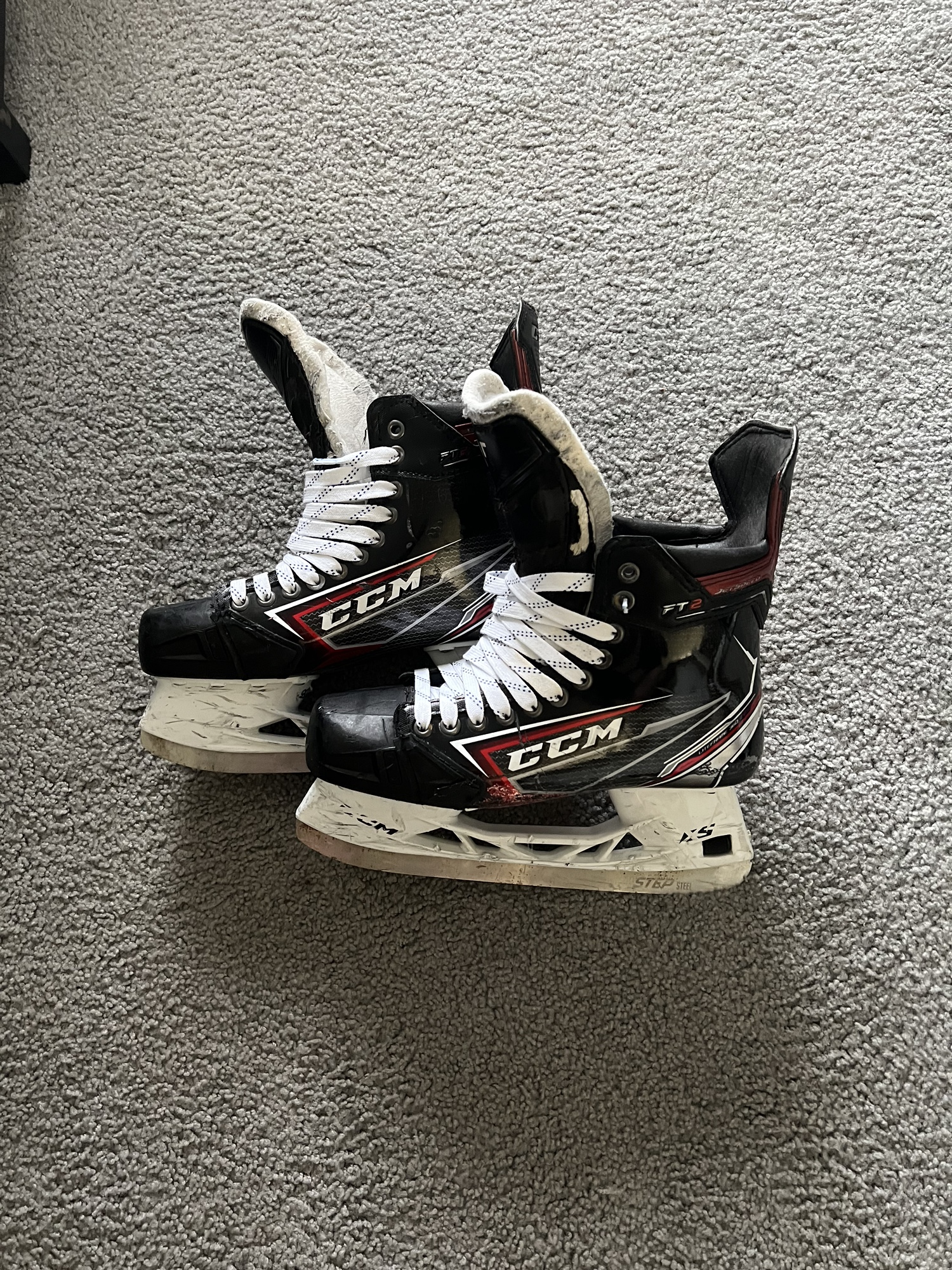 Used CCM Regular Width Pro Stock Size 8 JetSpeed FT2 Hockey Skates ...