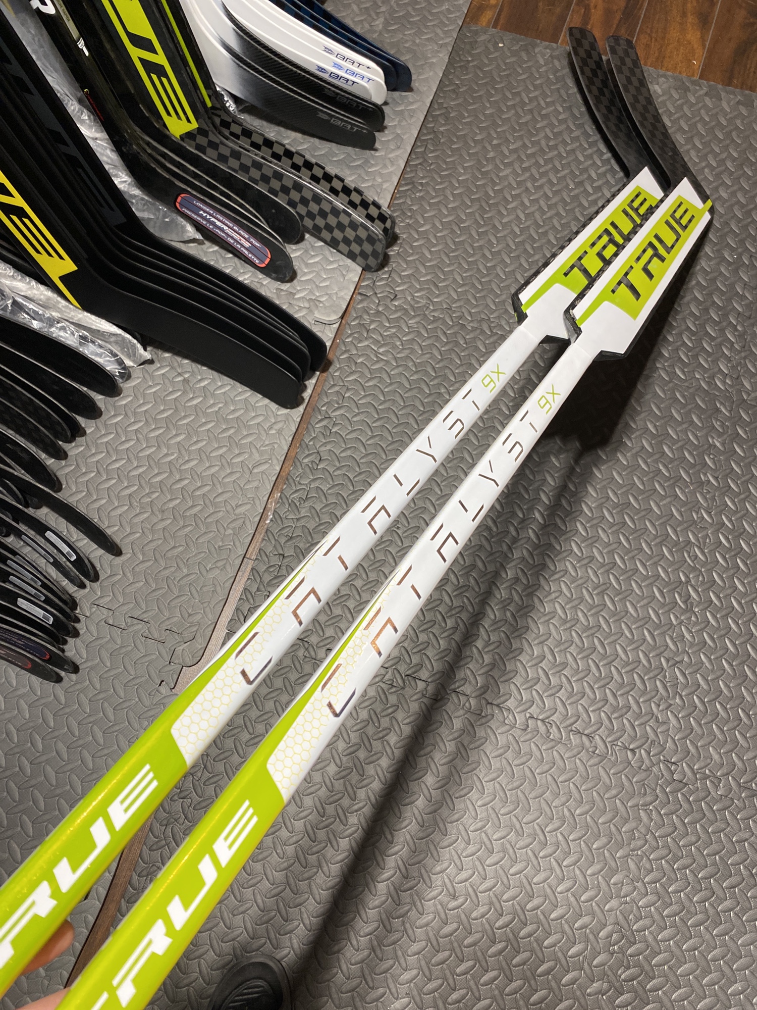 1x New True Catalyst 9X Goalie Stick MC2 27” | SidelineSwap