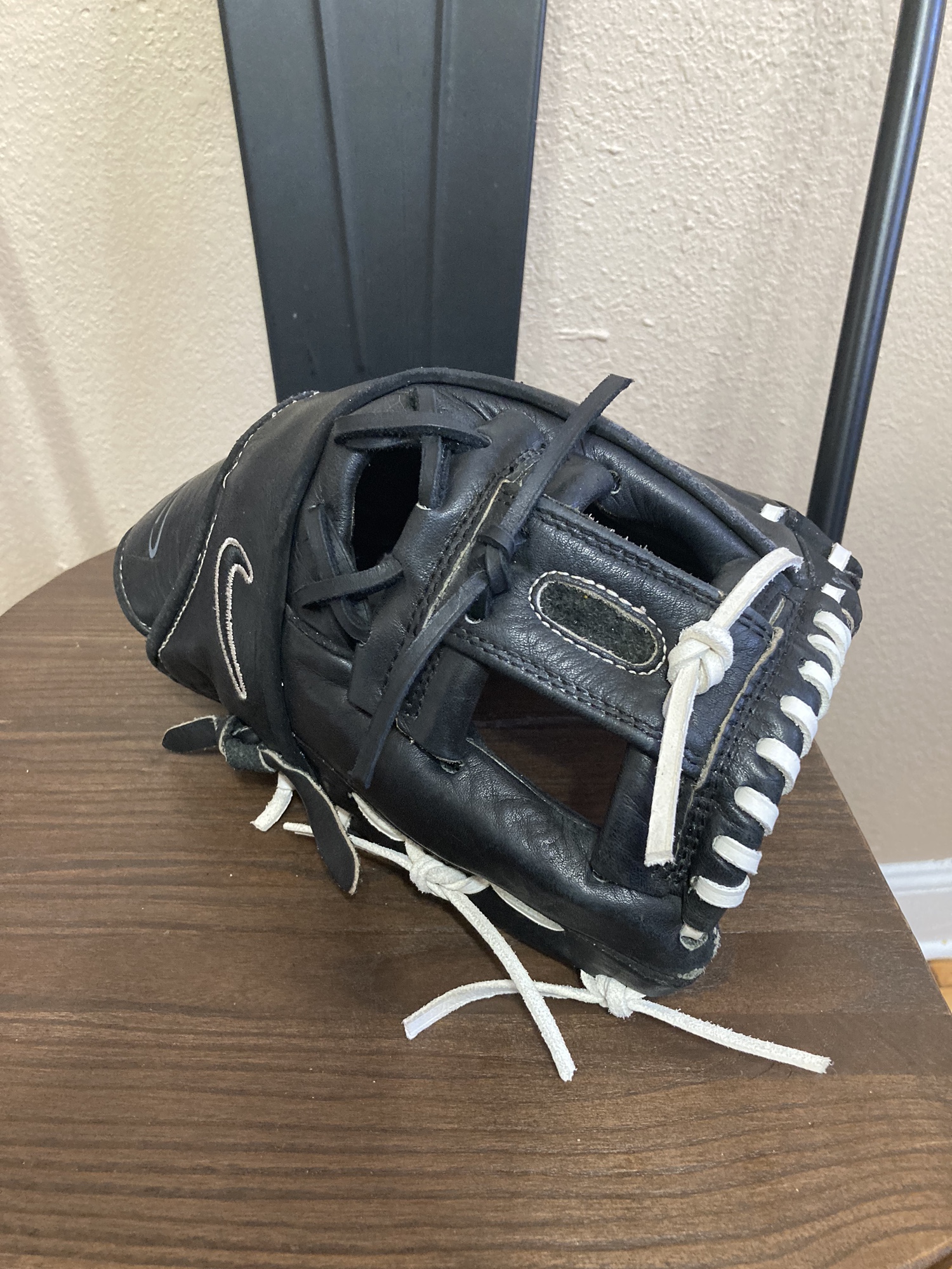 Re-laced/reconditioned Nike Swingman Infield Glove-11.5’ RHT | SidelineSwap