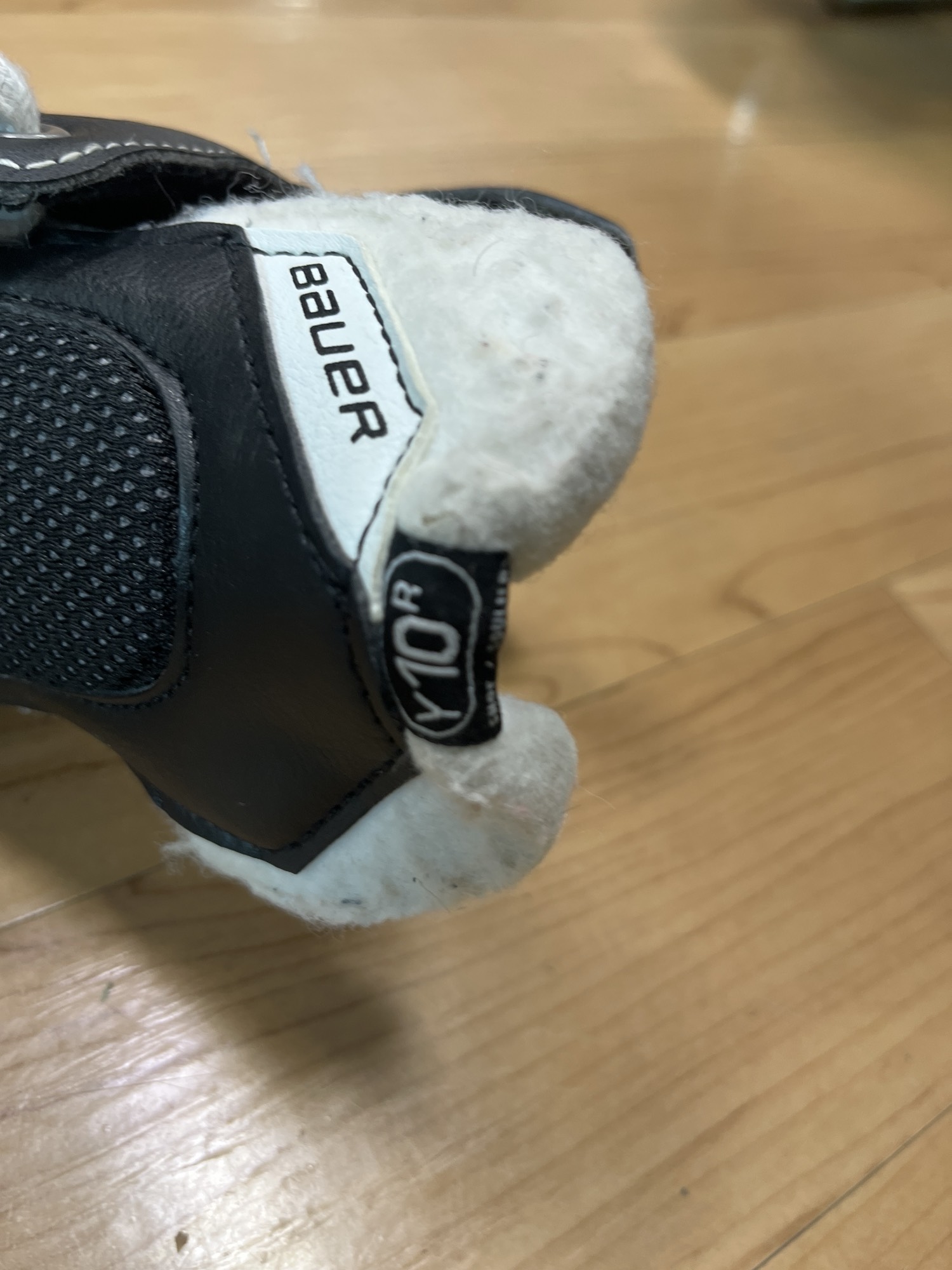 Youth Used Bauer Nexus 4000 Hockey Skates D&R (Regular) 10 | SidelineSwap