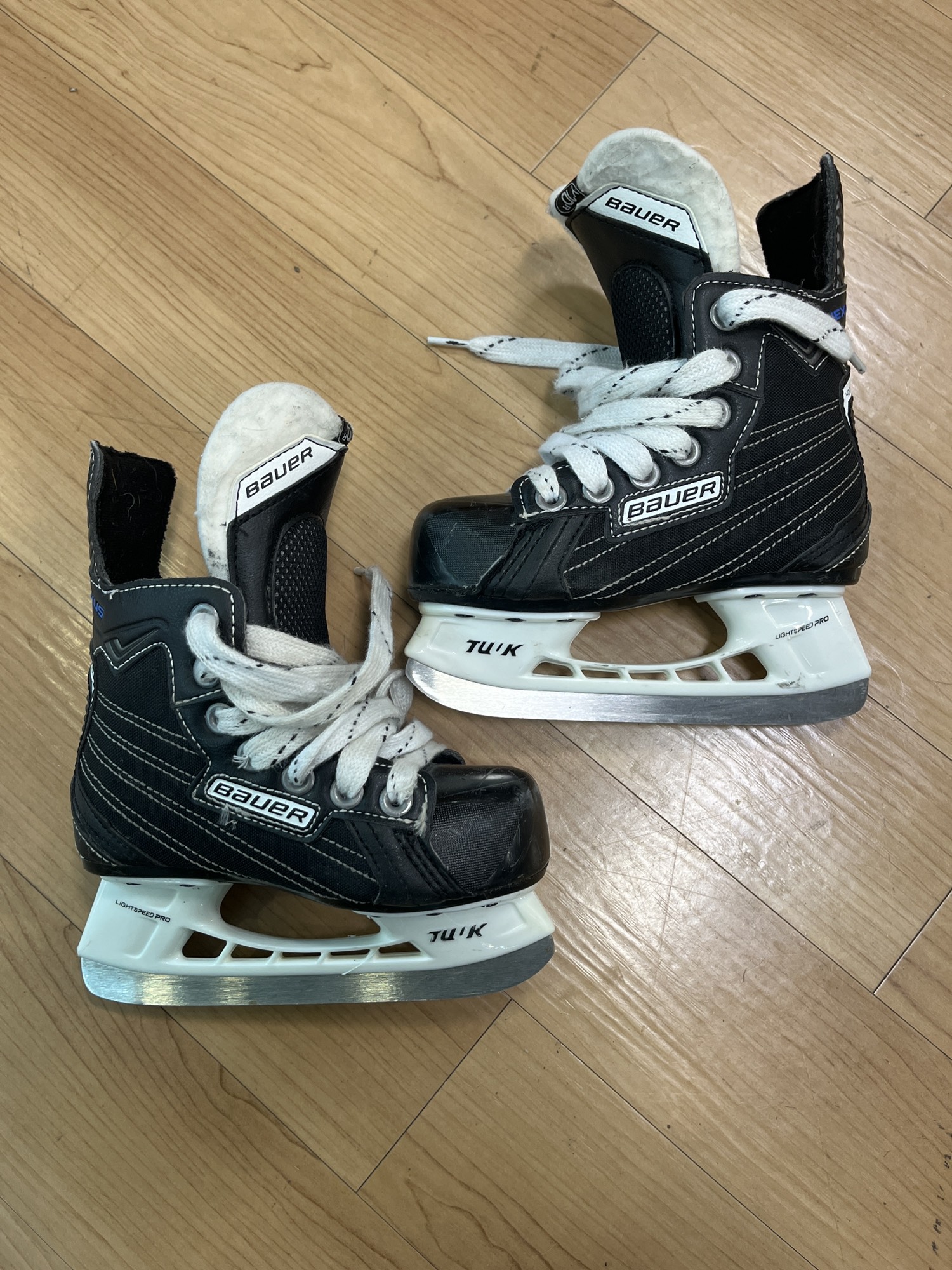 Youth Used Bauer Nexus 4000 Hockey Skates D&R (Regular) 10 | SidelineSwap