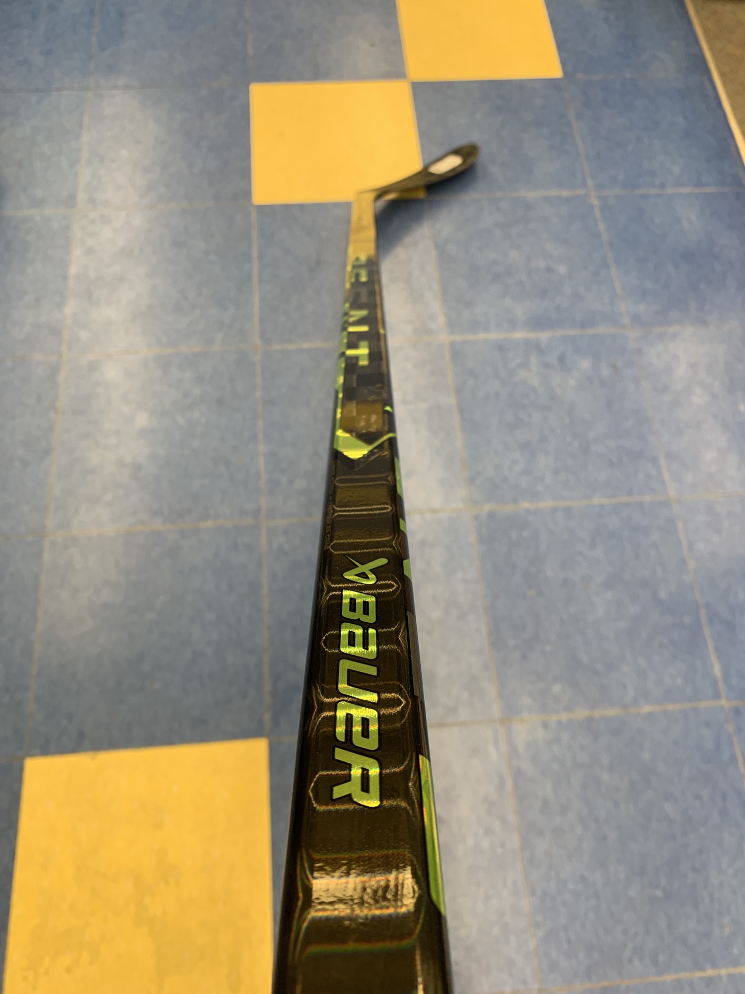 NEW 70 Flex P28 RH Bauer Ag5nt Senior Hockey Stick | SidelineSwap