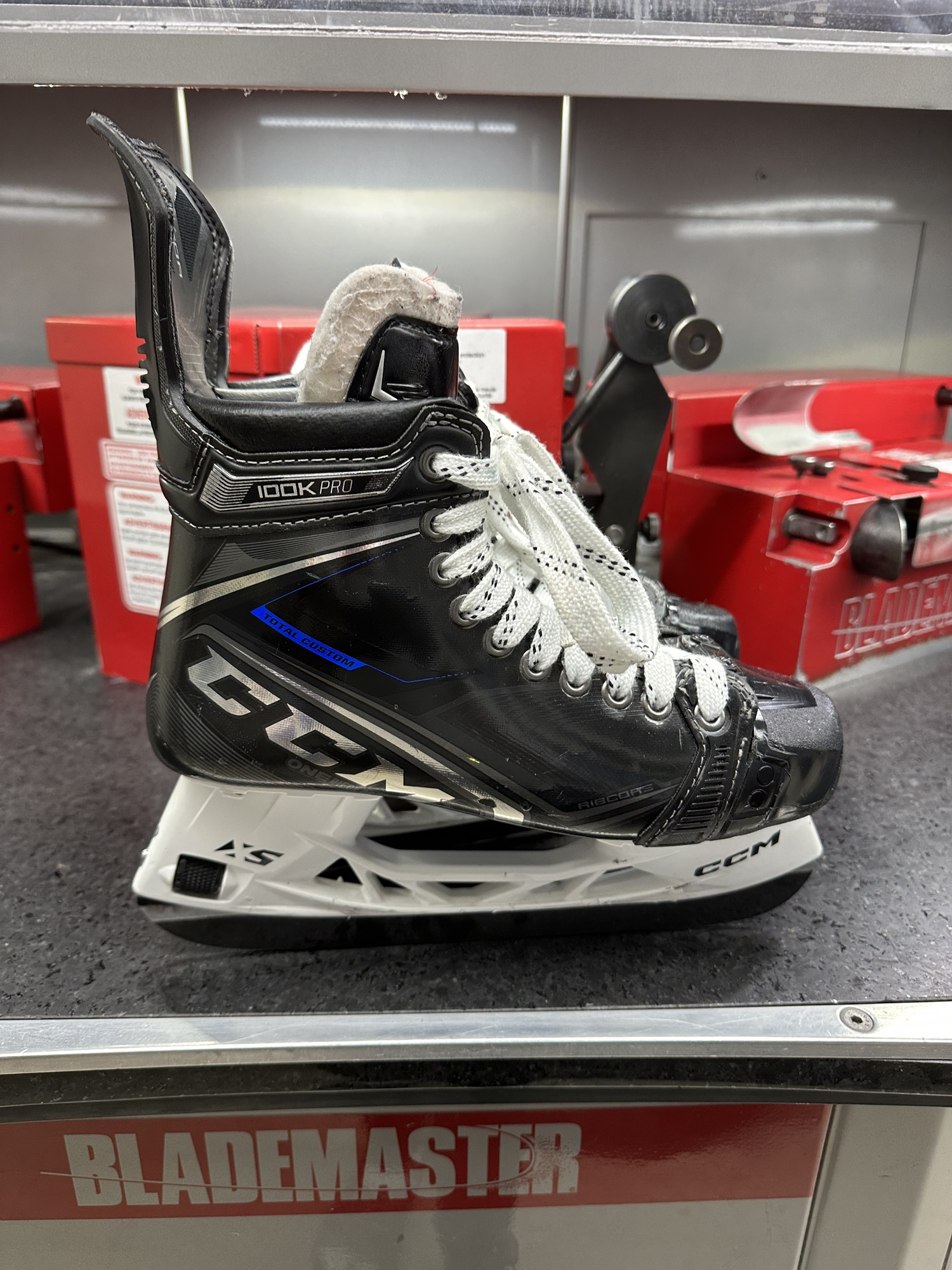 CCM Pro Stock RibCor 100k Pro Size 7 Regular Width Hockey Skates ...