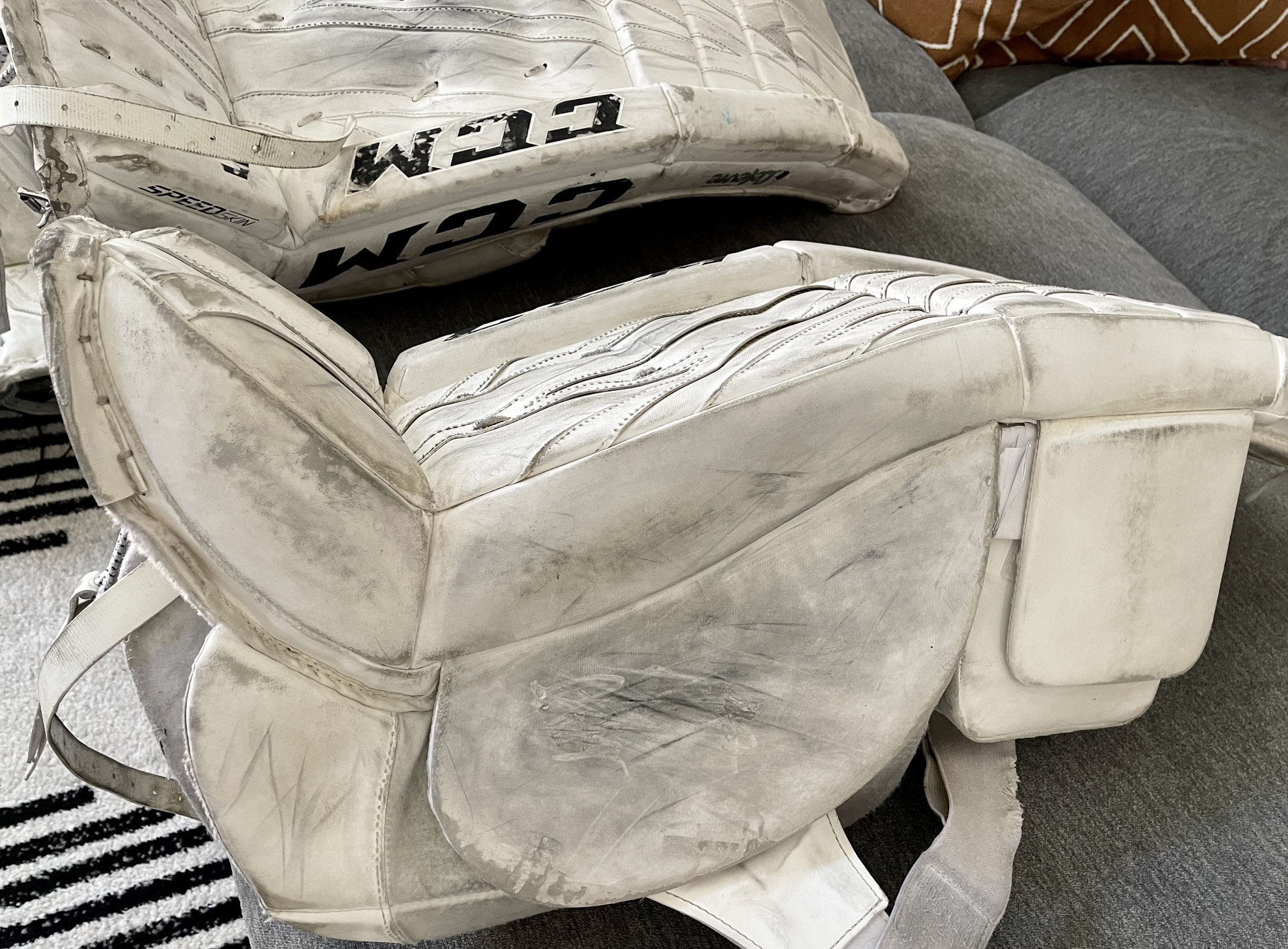 CCM E4.5 speedskin Extreme Flex goalie leg pads 32 + 1 | SidelineSwap