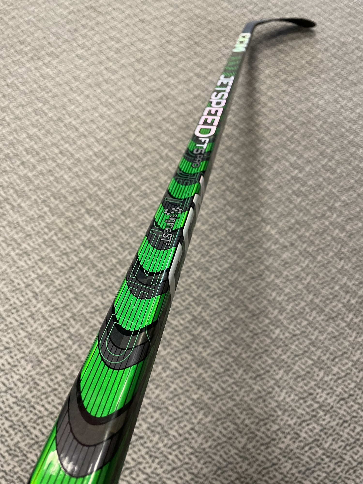 CCM FT5 Pro Green 85 flex P28 curve left hand stick | SidelineSwap