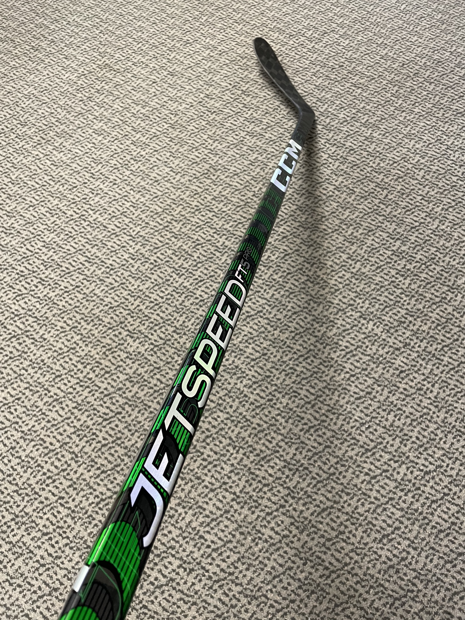 CCM FT5 Pro Green 85 flex P28 curve left hand stick | SidelineSwap
