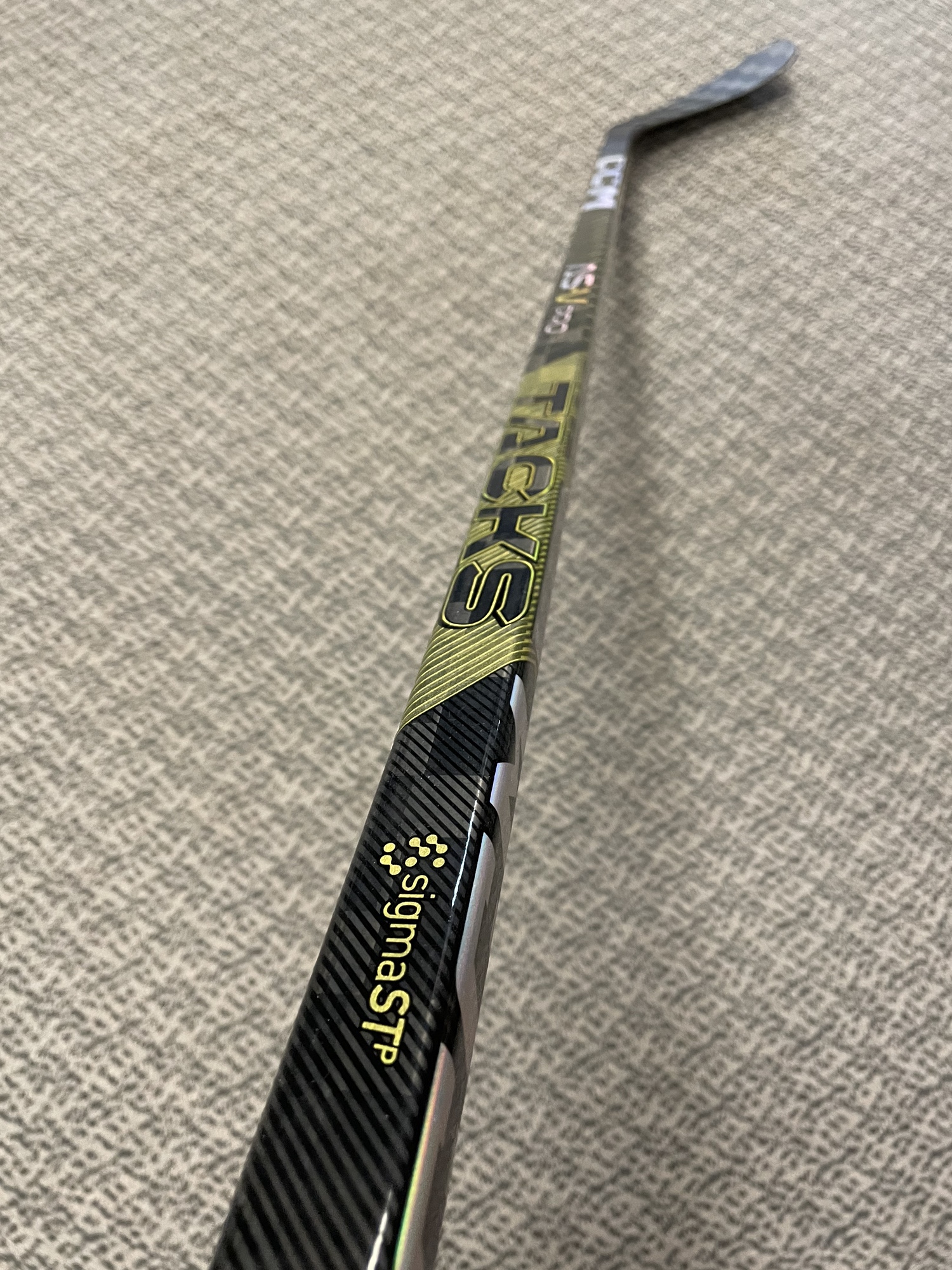 CCM Tacks AS-V Pro 65 flex P28 curve right hand stick | SidelineSwap