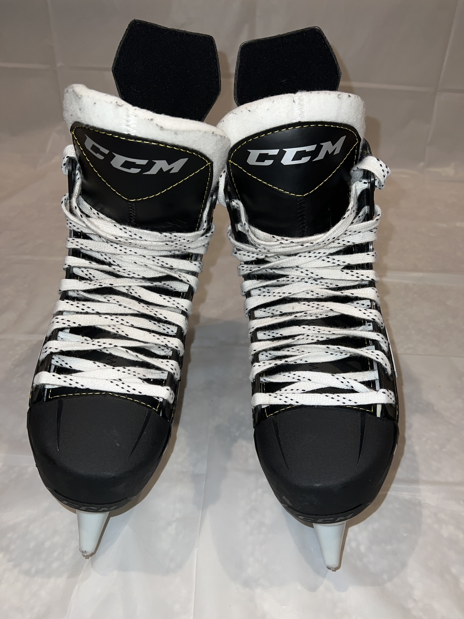 New CCM Regular Width Size 8 Tacks 9350 Hockey Skates | SidelineSwap