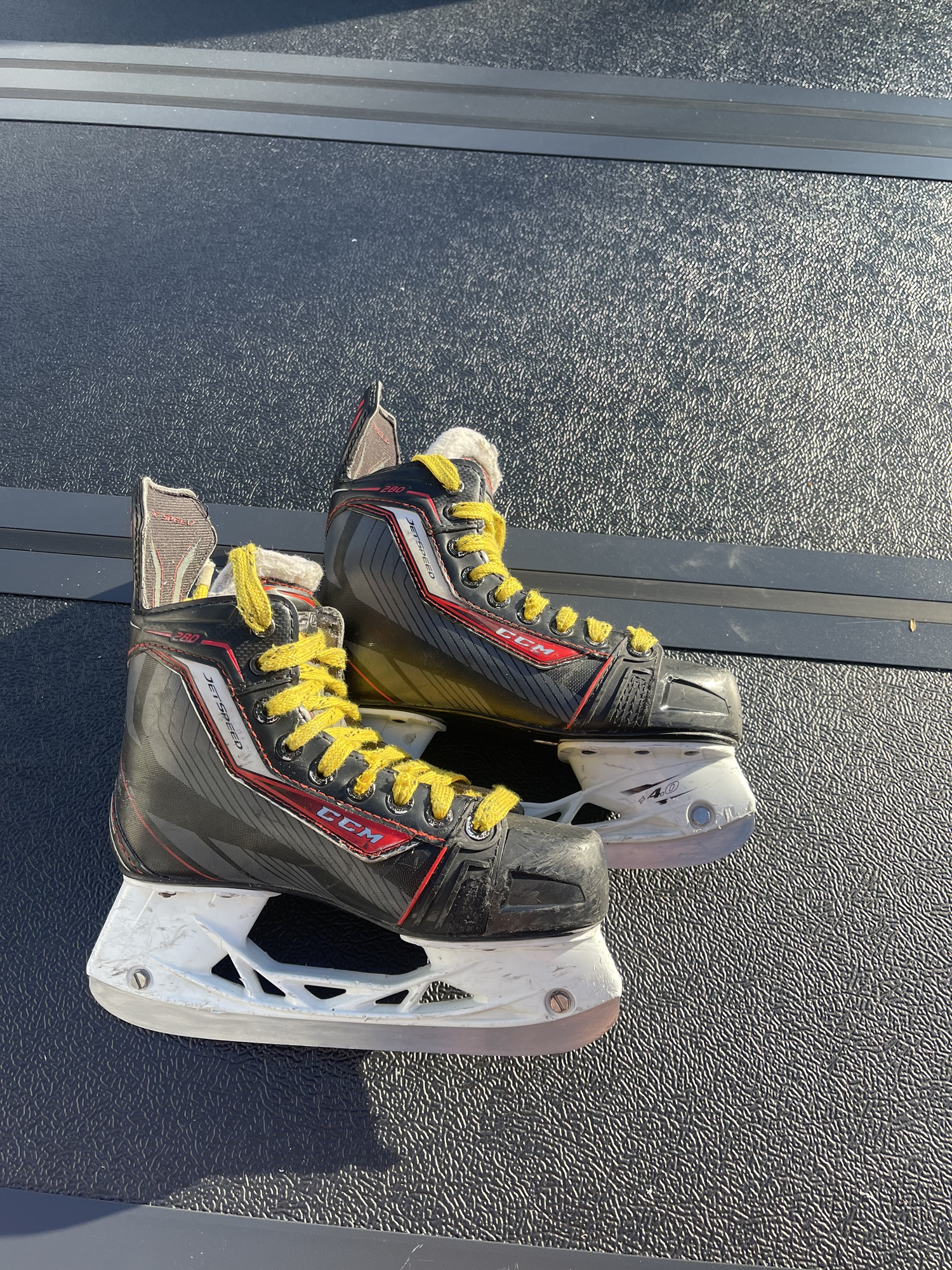 CCM JETSPEED 280 SKATES | SidelineSwap