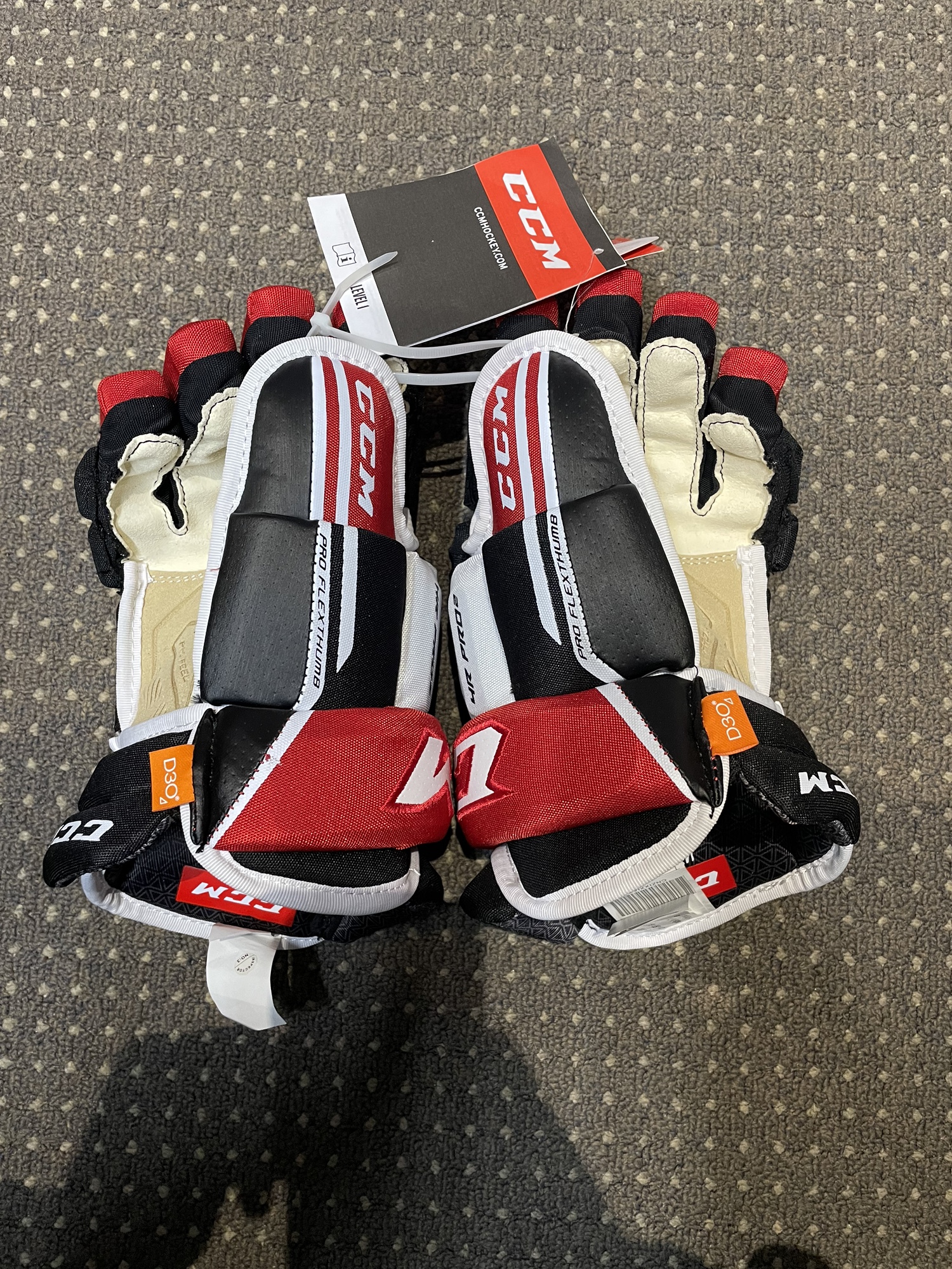 CCM 14" Tacks 4 roll pro 2 Gloves | SidelineSwap