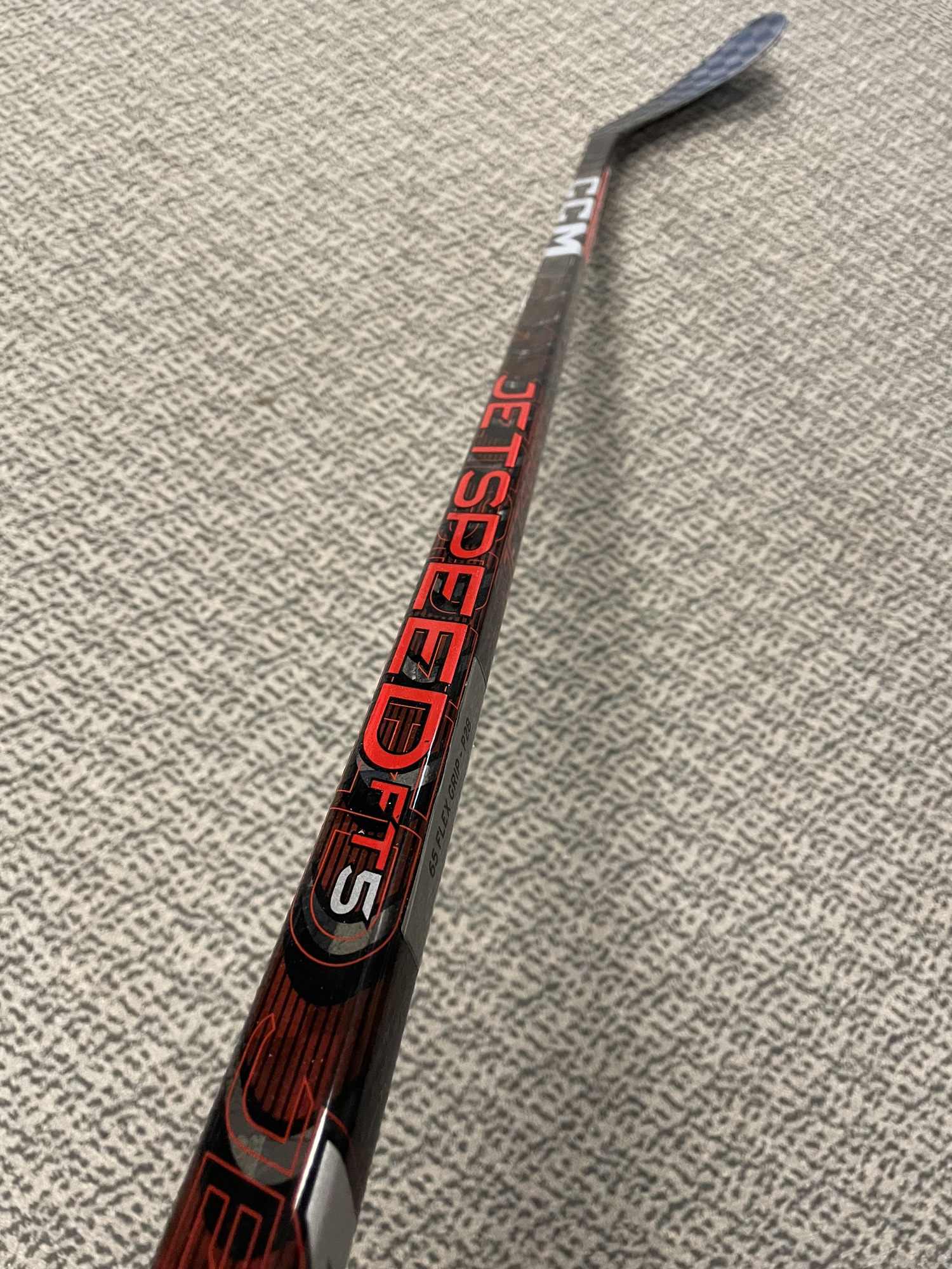 CCM FT5 65 flex P28 curve right hand stick | SidelineSwap