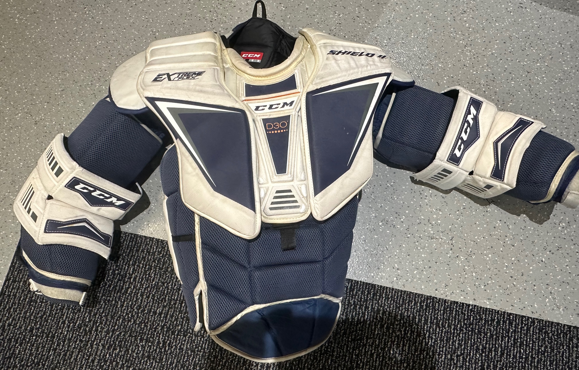 Used XL CCM Pro Stock Extreme Flex Shield II Goalie Chest Protector ...