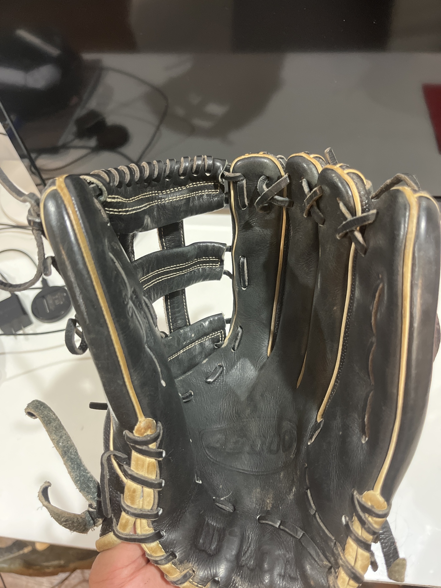 Outfield 12.75" A2000 Baseball Glove | SidelineSwap