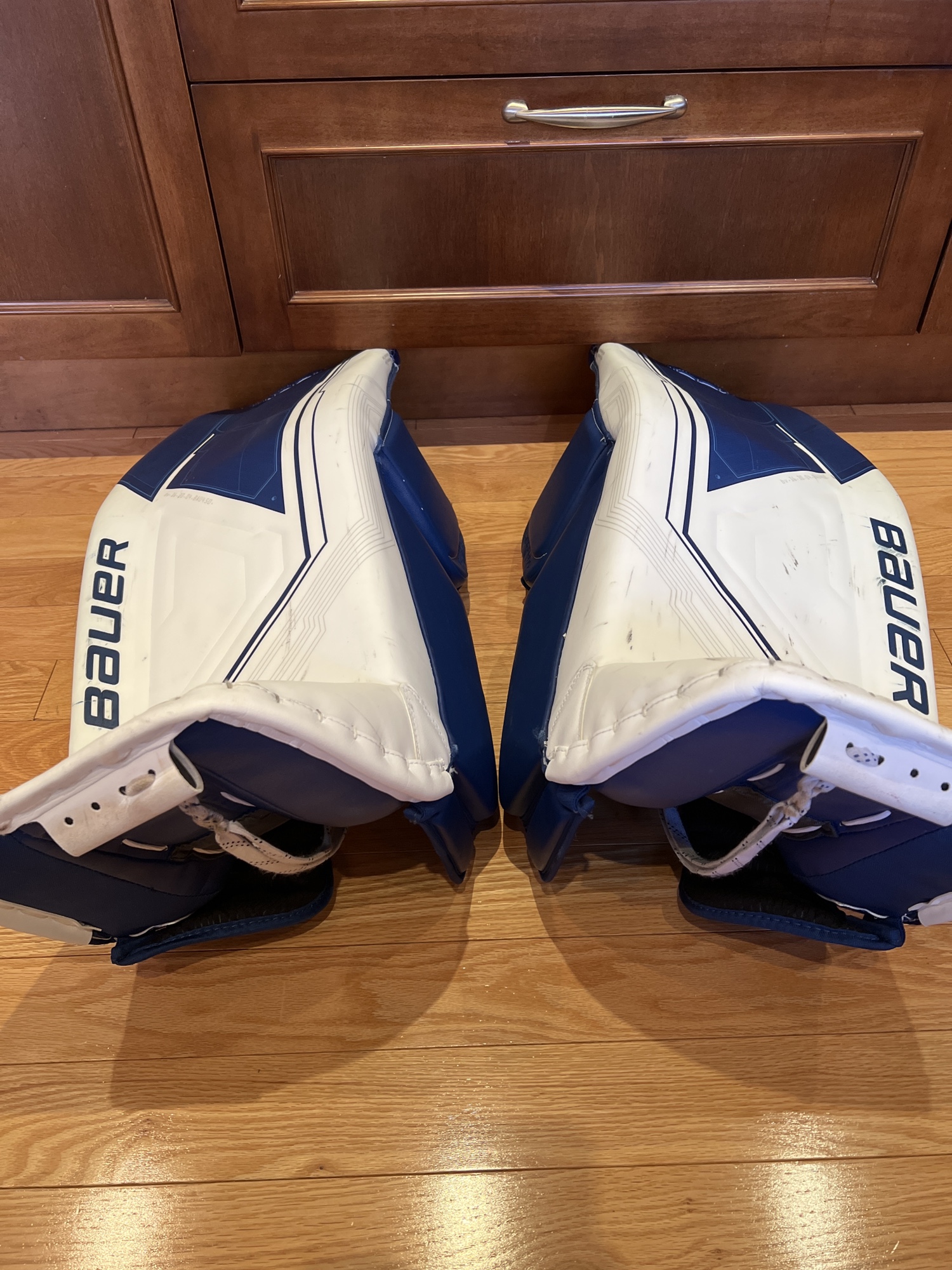Large 35" Bauer MACH Goalie Leg Pads | SidelineSwap