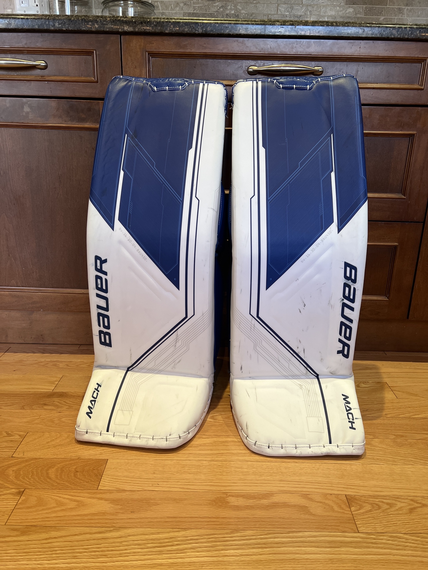 Large 35" Bauer MACH Goalie Leg Pads | SidelineSwap