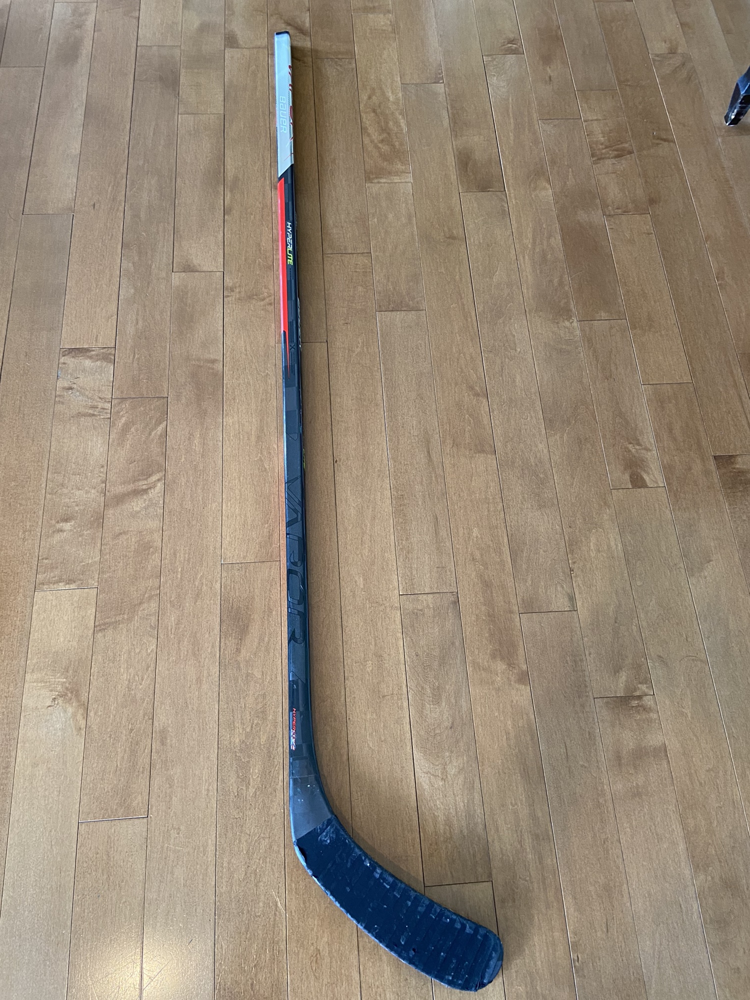Intermediate Right Handed P92 Pro Stock Vapor Hyperlite Hockey Stick ...
