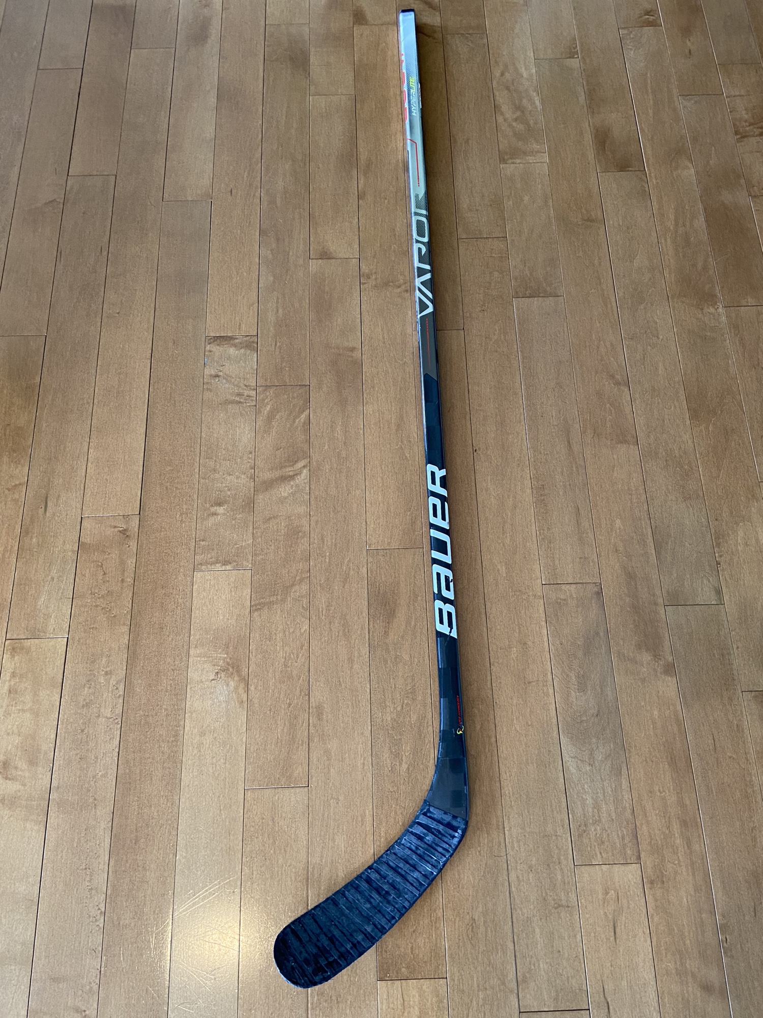 Intermediate Right Handed P92 Pro Stock Vapor Hyperlite Hockey Stick ...