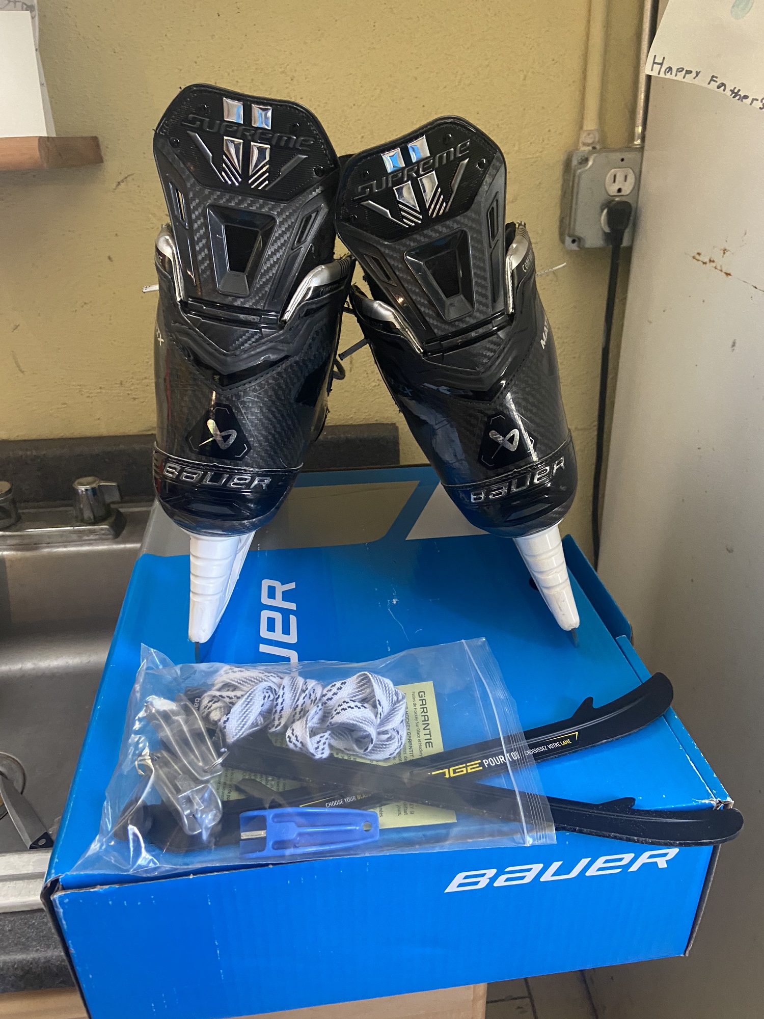 Bauer Supreme Matrix Skates 9.5 fit3 | SidelineSwap