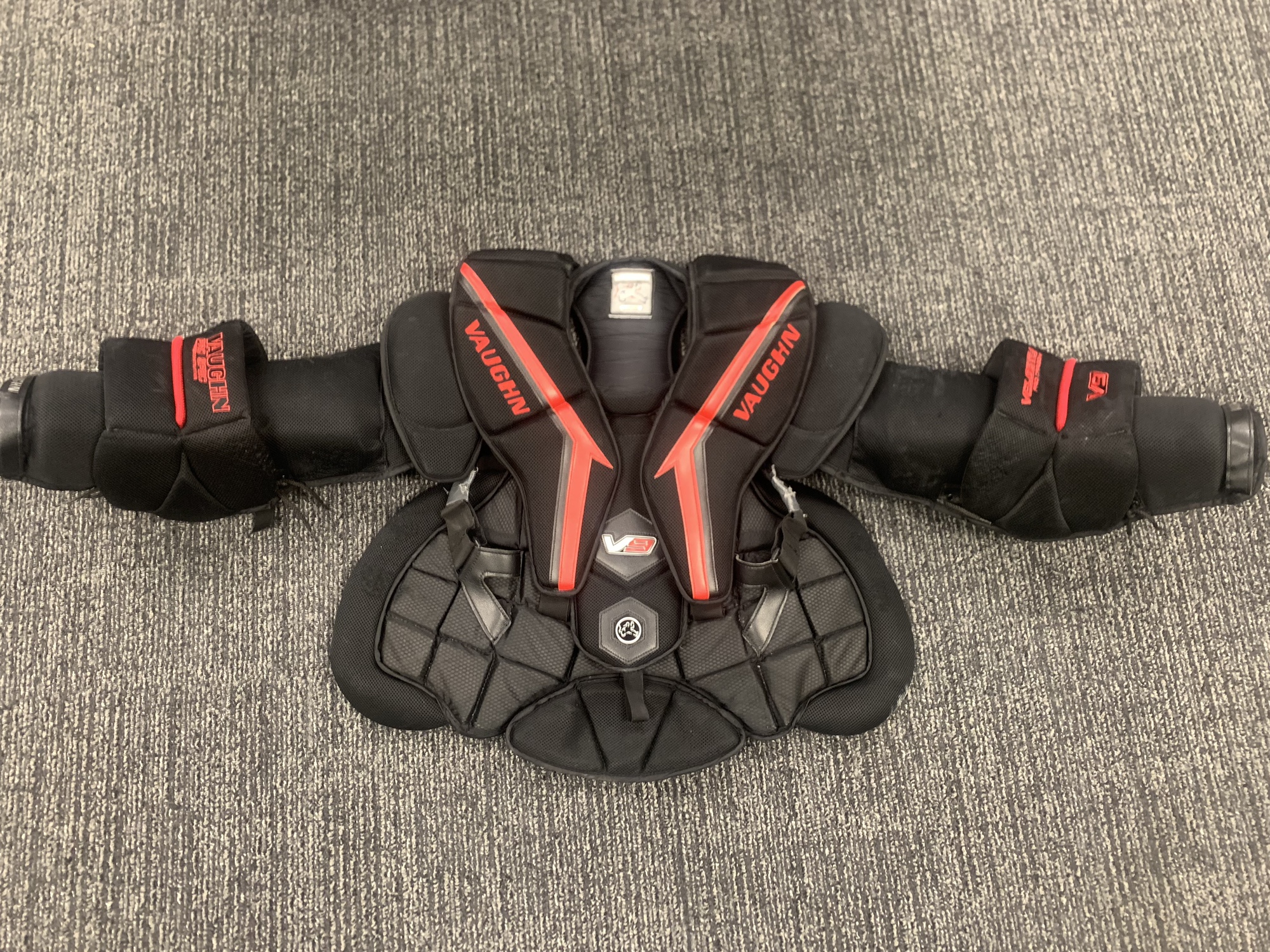 Vaughn Pro Carbon Velocity V9 Goalie Chest Protector | SidelineSwap