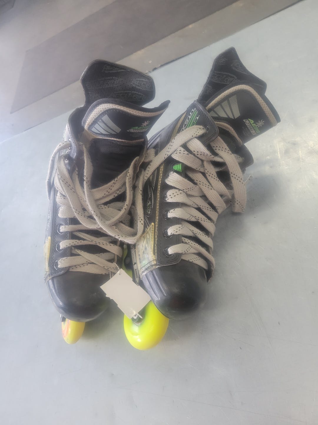 Used Tour Skate Nano Fishbone Lite Senior 6 Roller Hockey Skates ...