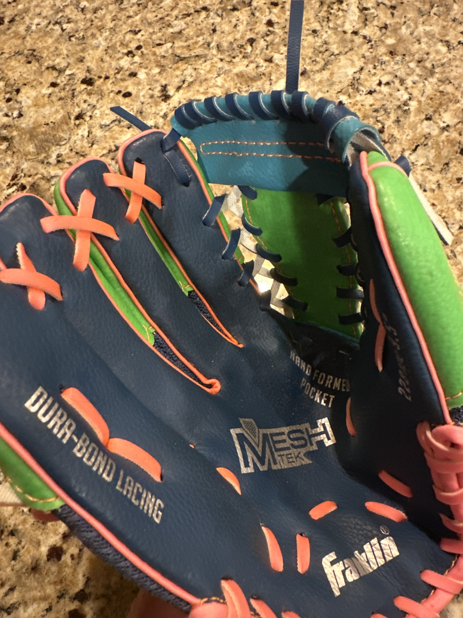 Left Hand Throw 9.5" Baseball Glove | SidelineSwap