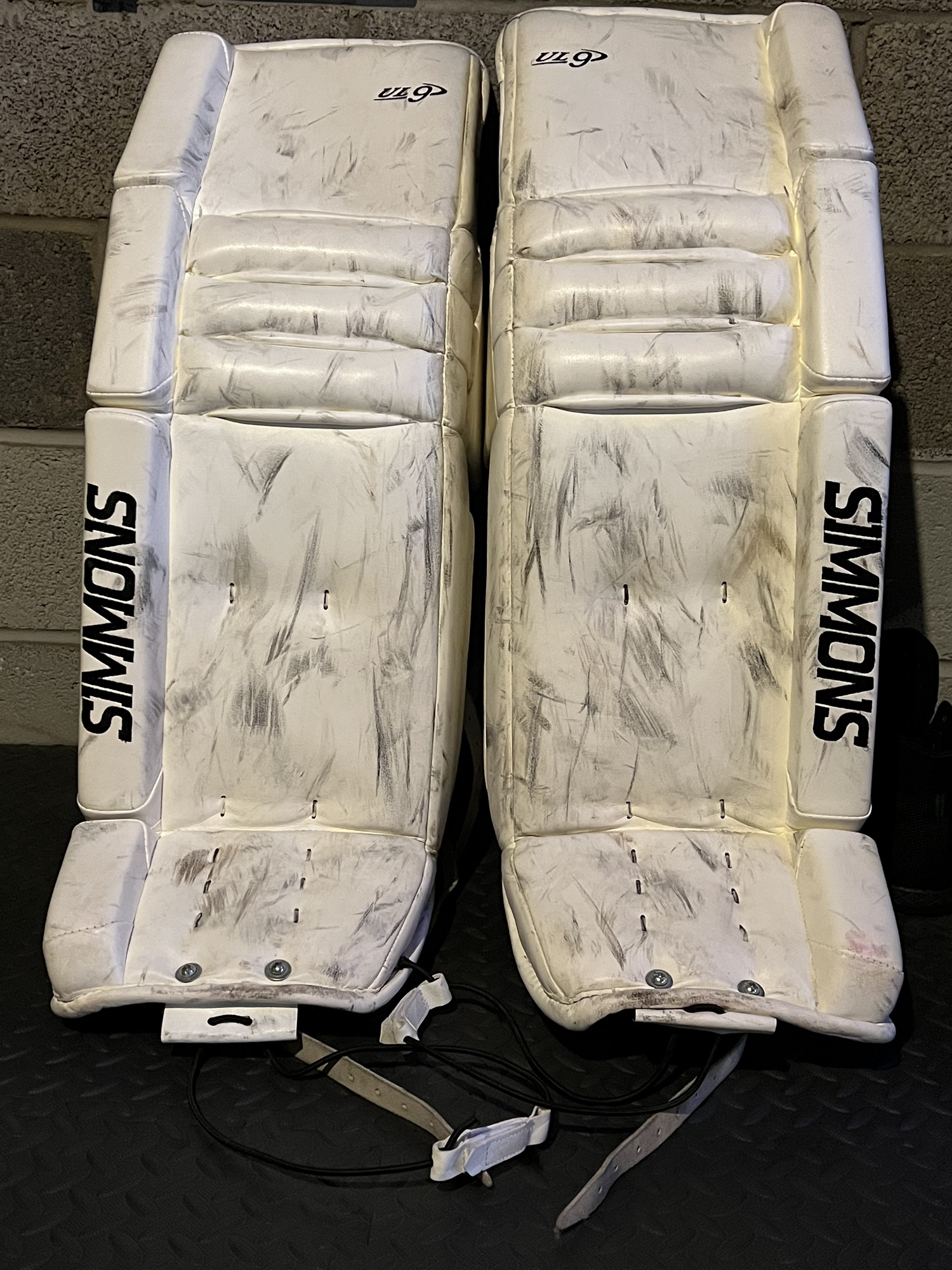 36" Simmons Ultra Light Goalie Leg Pads | SidelineSwap