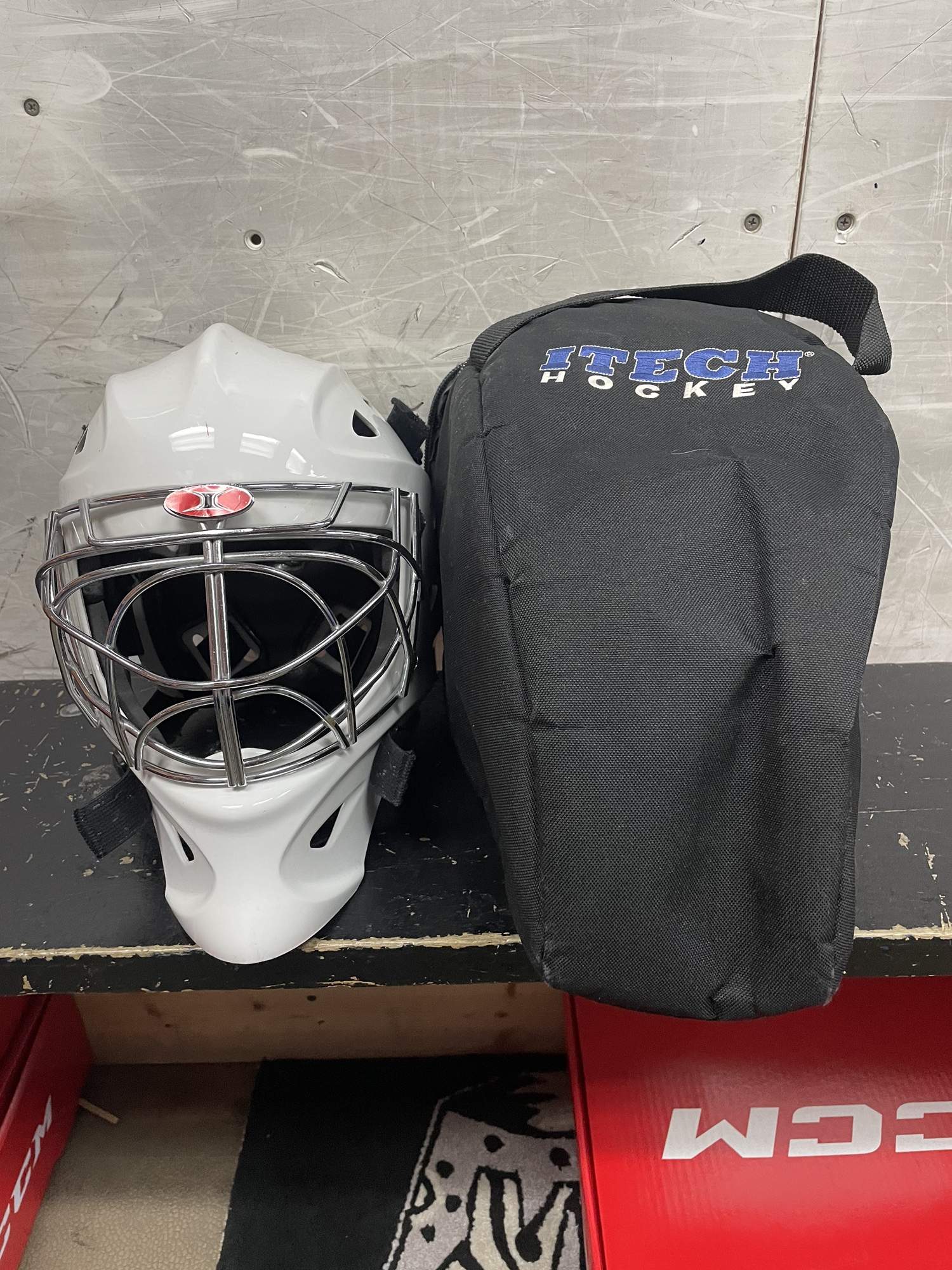 Used Itech Profile 2500 Goalie Mask - Jr | SidelineSwap