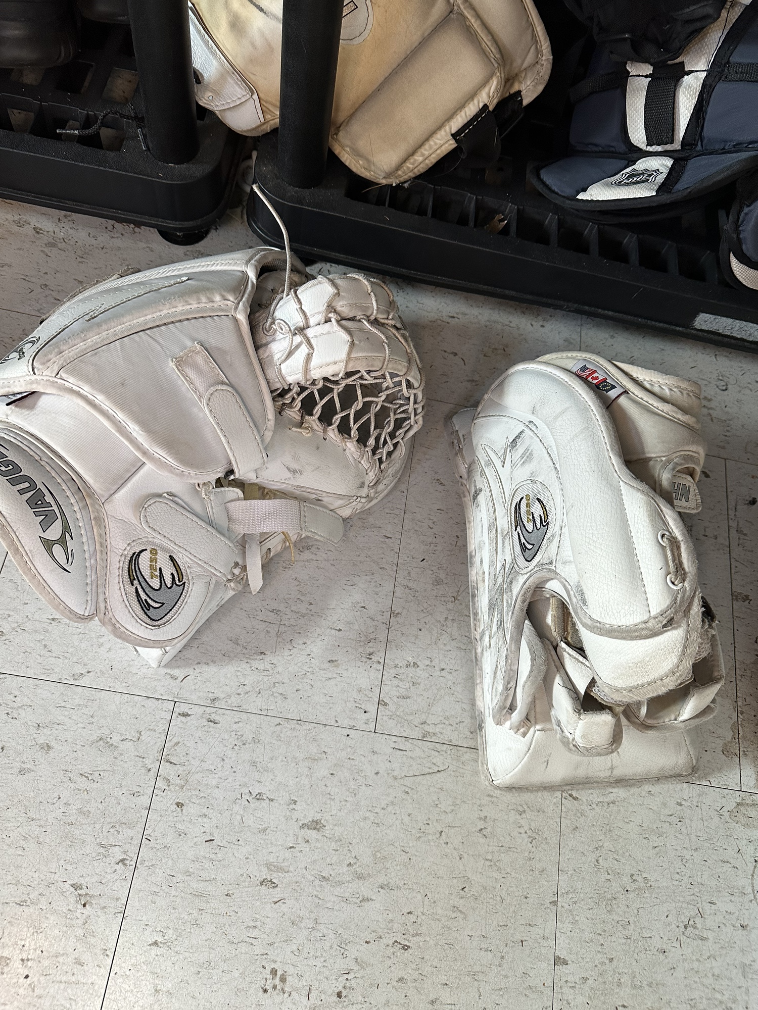 Vaughn Velocity V4 Goalie Full Set | SidelineSwap