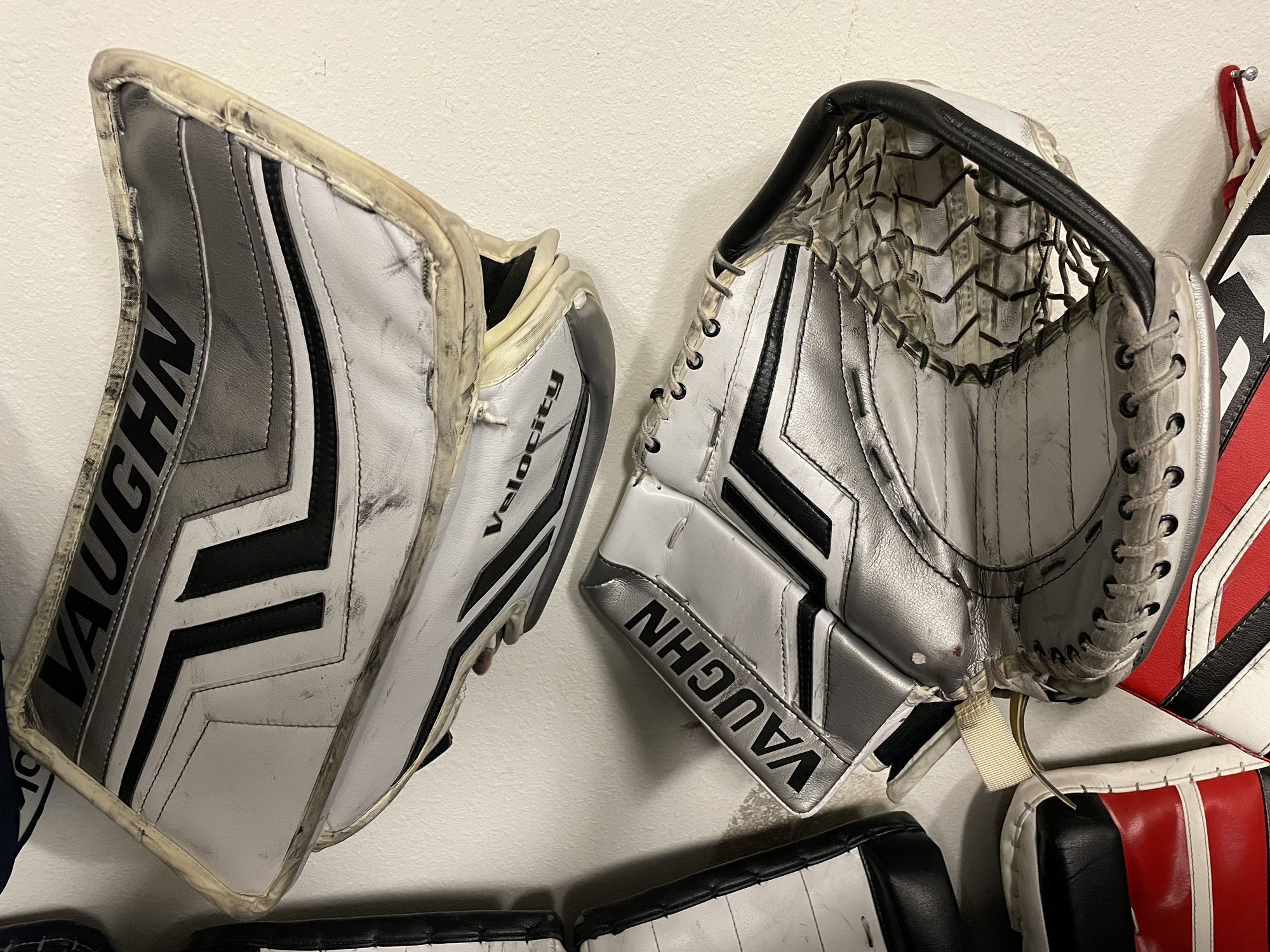 Jonathan Quick Pro Return Vaughn Velocity V4 Blocker Trapper | SidelineSwap