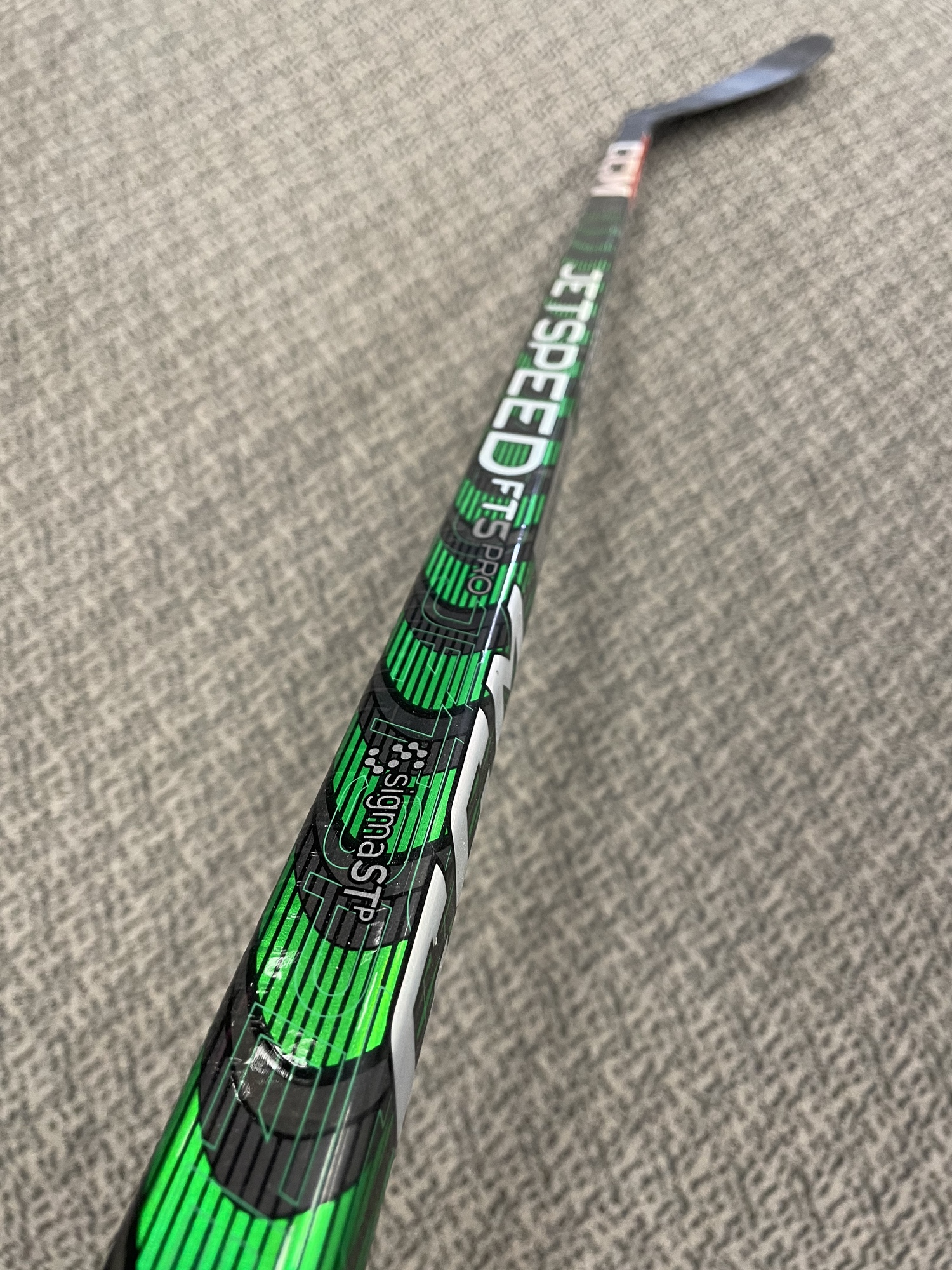 CCM Green FT5 Pro 50 flex P28 Curve right hand stick | SidelineSwap