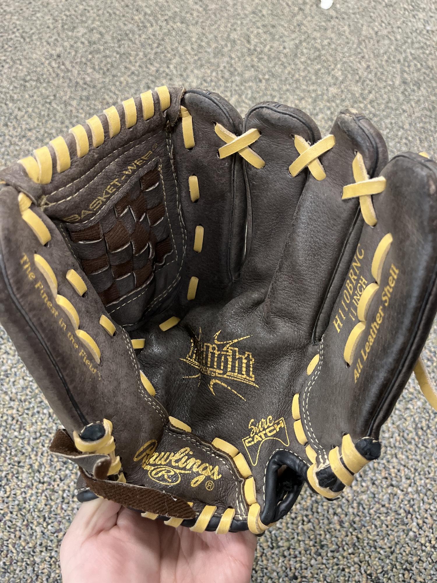 Used Rawlings Highlight Series Right Hand Throw Infield Baseball Glove 11" | SidelineSwap