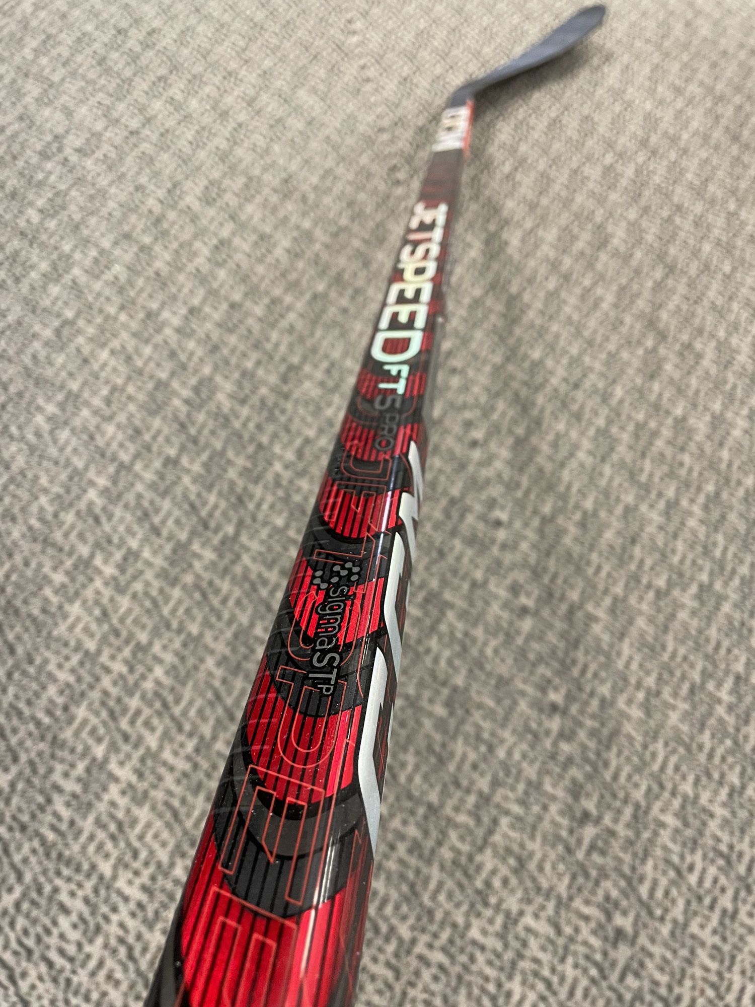 CCM FT5 Pro 50 flex P28 curve right hand stick | SidelineSwap