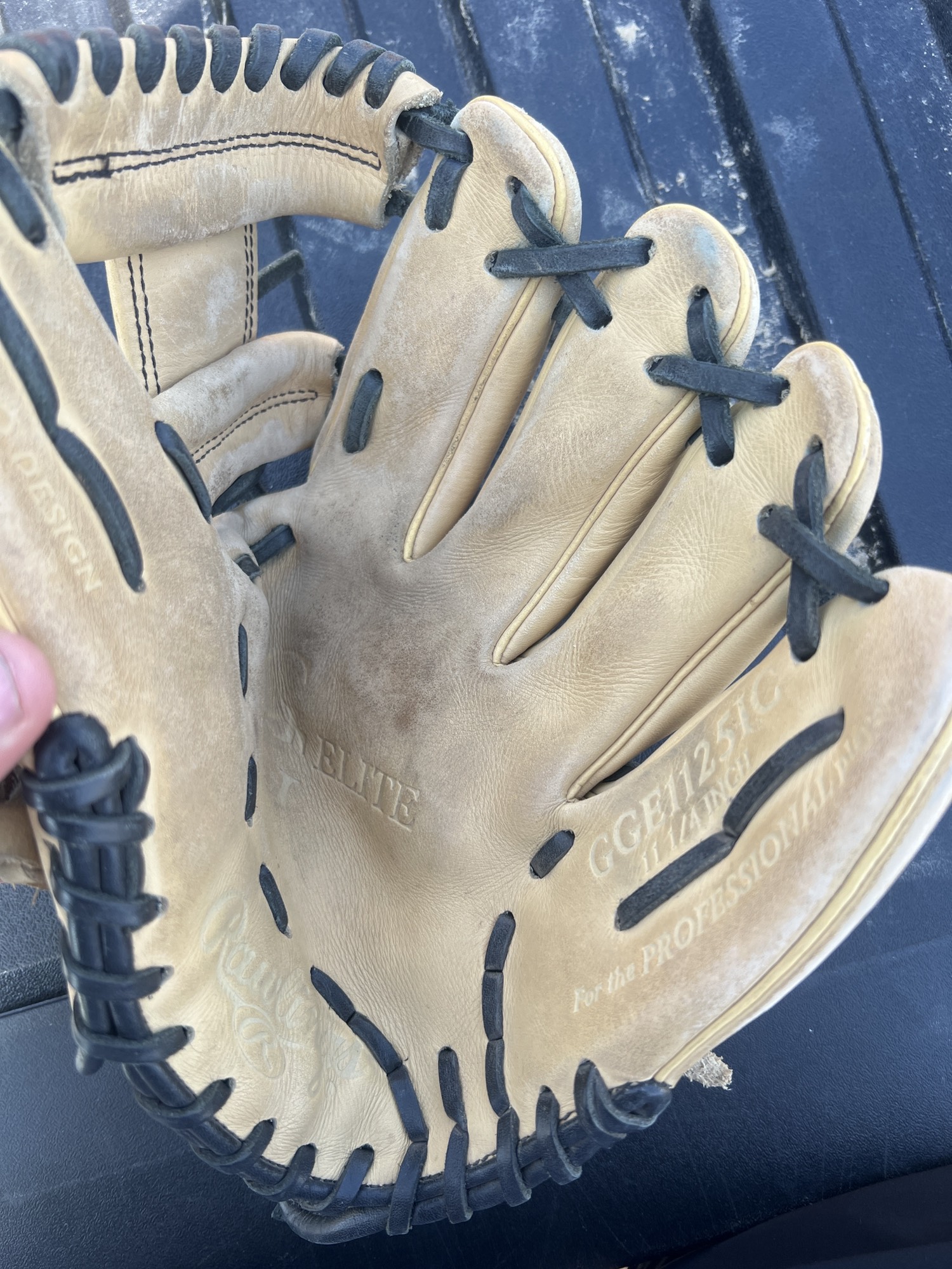 Used Rawlings Gold Glove Elite Right Hand Throw Baseball Glove 11.25" | SidelineSwap