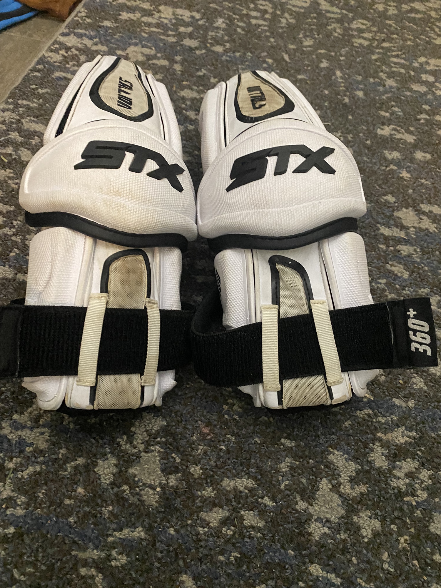 Used Medium STX Stallion 500 Arm Pads | SidelineSwap