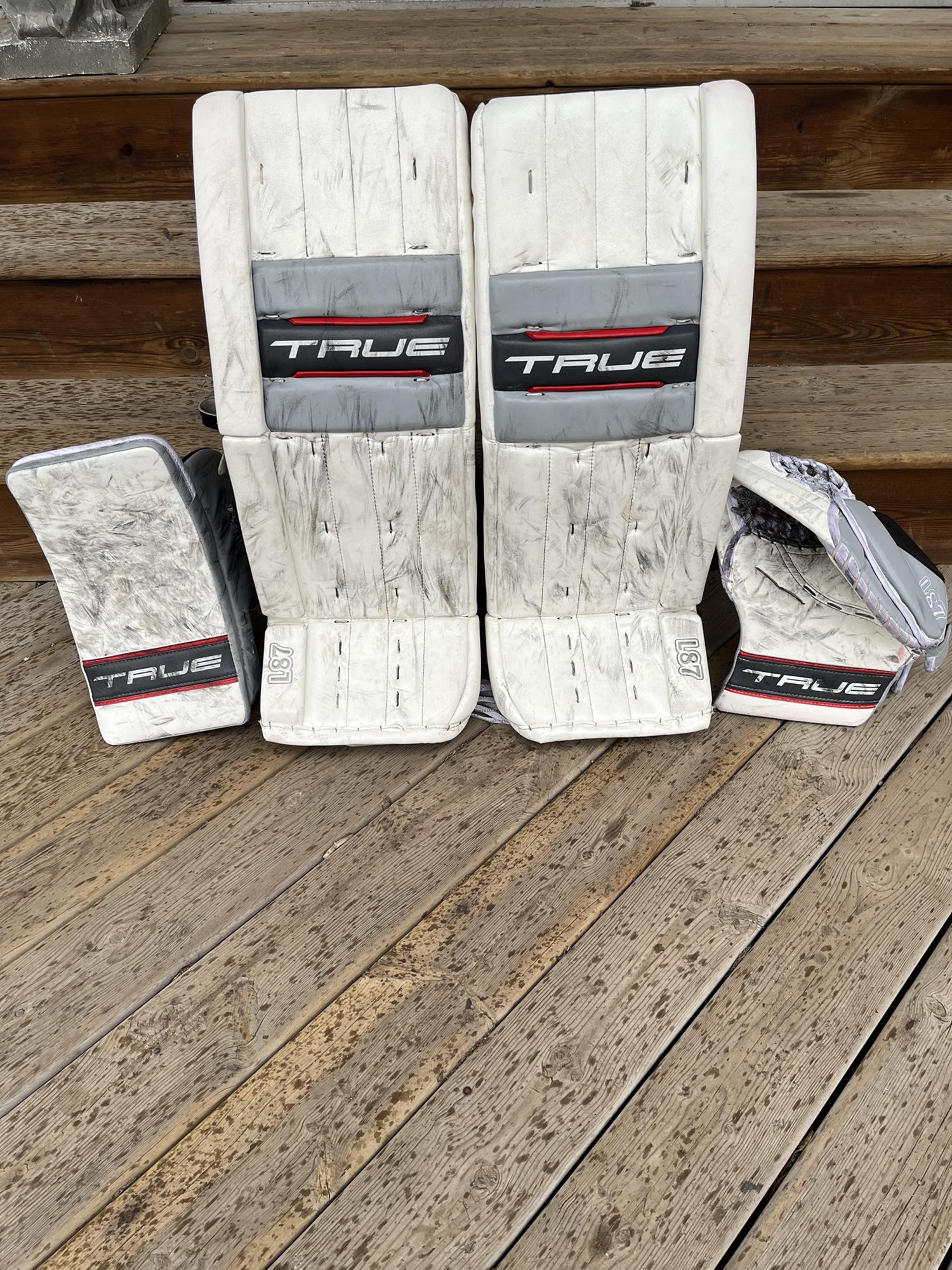 True L87 Goalie Leg Pads 32+1 Senior | SidelineSwap
